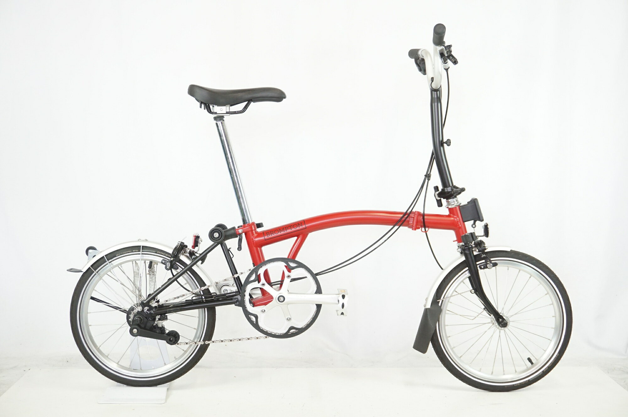 ■商品情報 メーカーサイズ:ワンサイズ 適応身長:145-cm(目安) 重量:約11.5kg フレーム材質:クロモリ フロントフォーク:クロモリ タイヤ:16x1-1/3 変速段数:1x2 付属品:ペダル、スタンド ■状態 ・整備済みの車体...