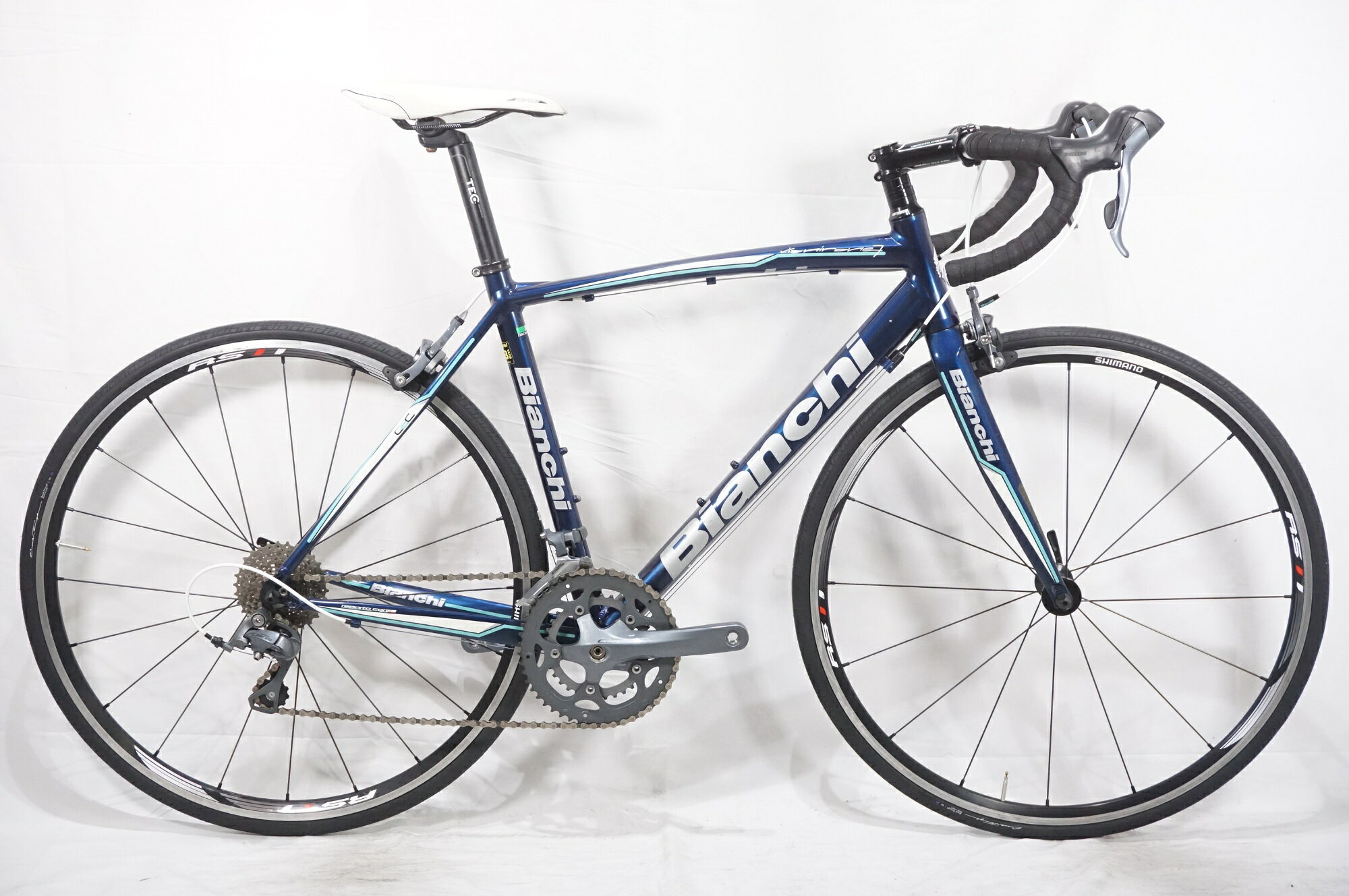■商品情報 メーカーサイズ:53 シートチューブ(C-T): 500mm トップチューブ(C-C):520mm(ホリゾンタル換算) 適応身長:170前後cm(目安) 重量:約10.35kg フレーム材質:アルミ フロントフォーク:カーボン ...