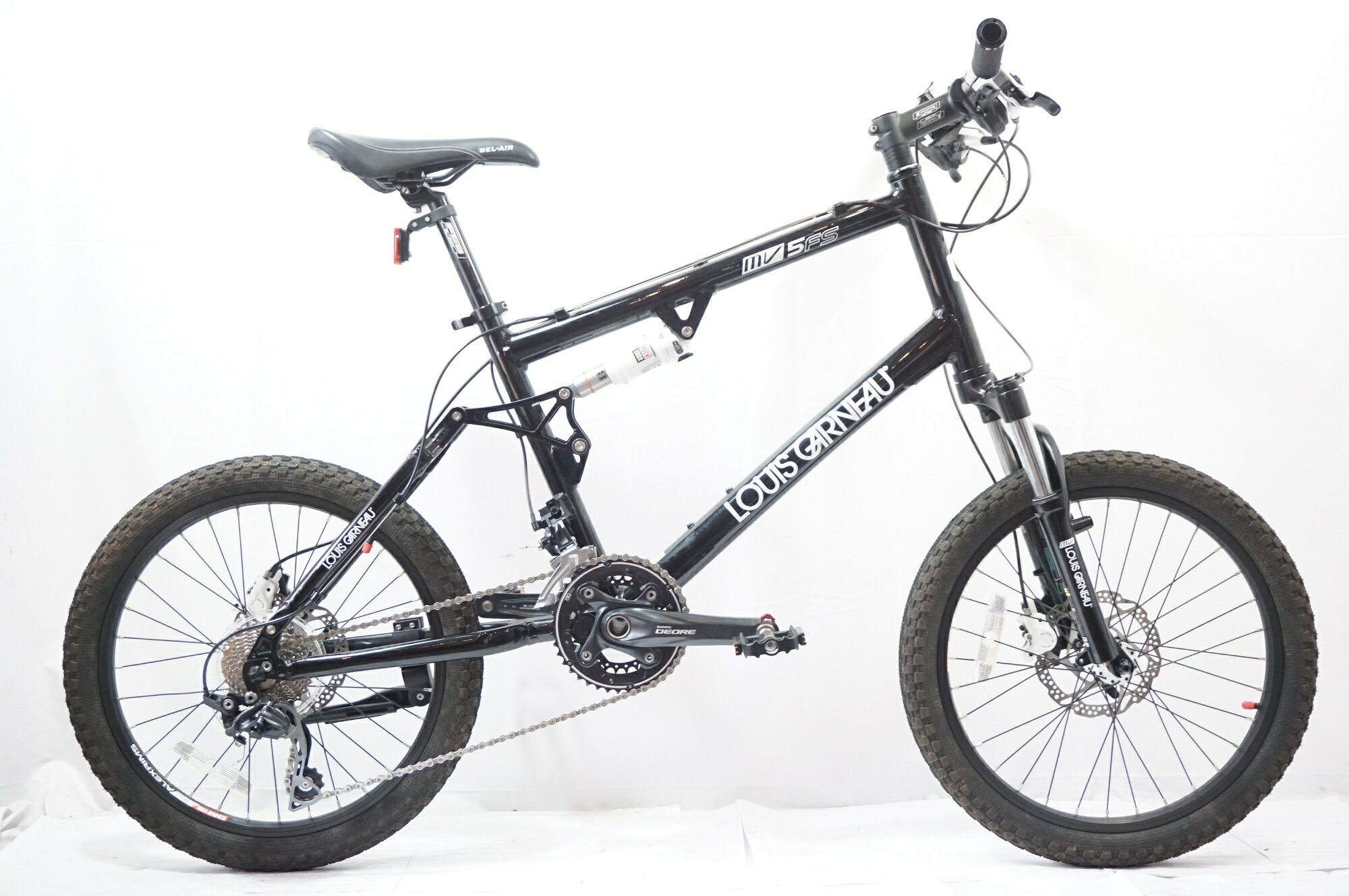 ■商品情報 メーカーサイズ:410 シートチューブ(C-T): 510mm トップチューブ(C-C):540mm(ホリゾンタル換算) 適応身長:160-cm(目安) 重量:約13.8kg フレーム材質:アルミ フロントフォーク:サスペンショ...