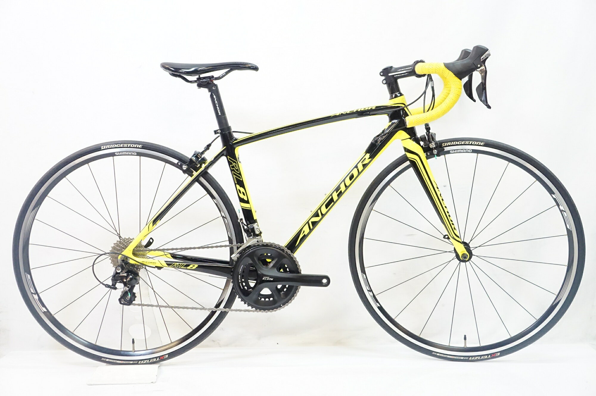 ■商品情報 サイズ: 450 シートチューブ(C-T): 450mm トップチューブ(C-C): 520mm(水平換算) 適応身長: 約156-169cm(目安) 重量: 約8.2kg フレーム/フォーク: カーボン メインコンポ: SHI...