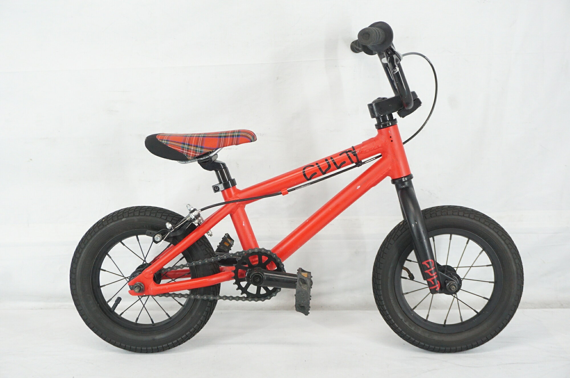 ■商品情報メーカーサイズ:12インチシートチューブ(C-T): 200mmトップチューブ(C-C):337mm(ホリゾンタル換算)適応身長:80-120cm(目安)重量:約7.3kgフレーム材質:アルミフロントフォーク:クロモリブレーキ:純...
