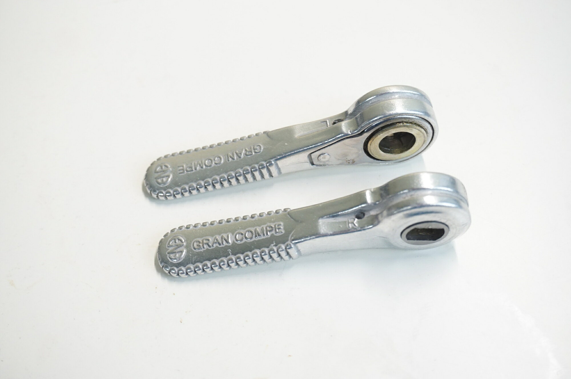 ■状態・使用に伴う小キズ、ヨゴレ等がございます。【付属品】※画像に掲載している物で全てでございます。※商品の一部でも画像に無いものは欠品となり、返品返金は致しかねます為ご注意ください。　 ■注意事項【在庫について】 在庫管理は細心の注意を払...