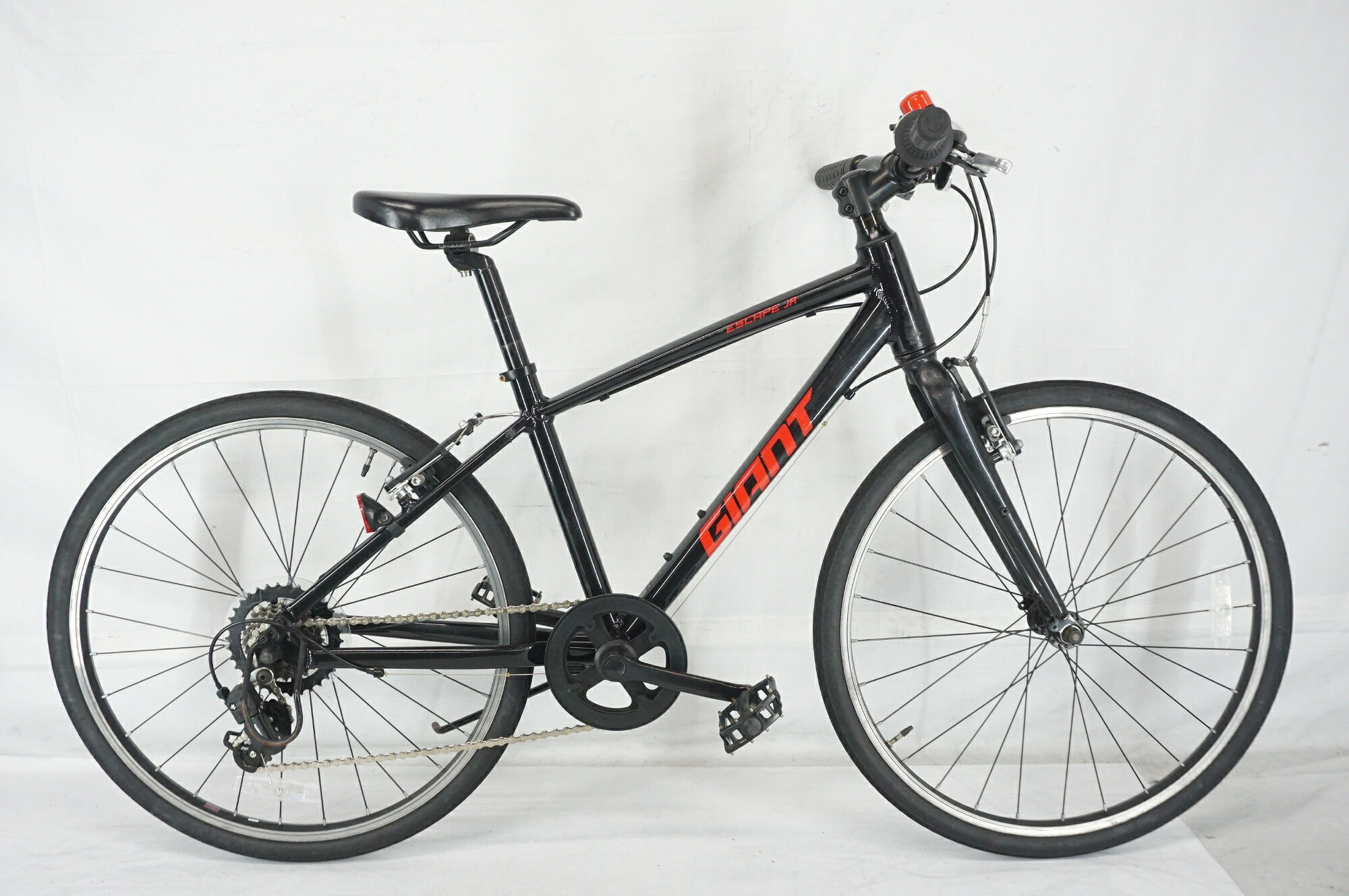 ■商品情報メーカーサイズ:350mmシートチューブ(C-T): 350mmトップチューブ(C-C):450mm(ホリゾンタル換算)適応身長:135-150cm(目安)重量:約11.5kgフレーム材質:アルミフロントフォーク:スチールレバー:...
