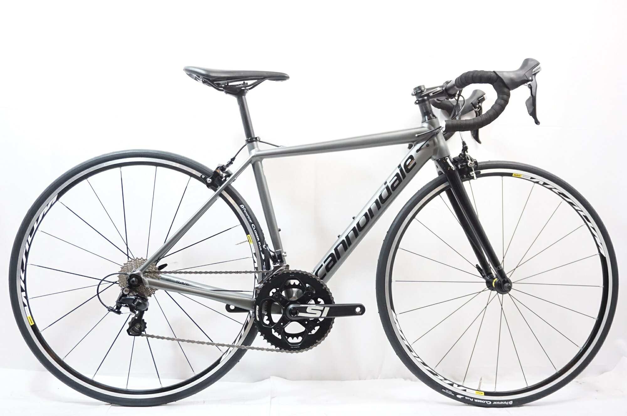 ■商品情報 メーカーサイズ:44 シートチューブ(C-T): 470mm トップチューブ(C-C):490mm(ホリゾンタル換算) 適応身長:160-165cm(目安) 重量:約7.8kg フレーム材質:アルミ フロントフォーク:カーボン ...