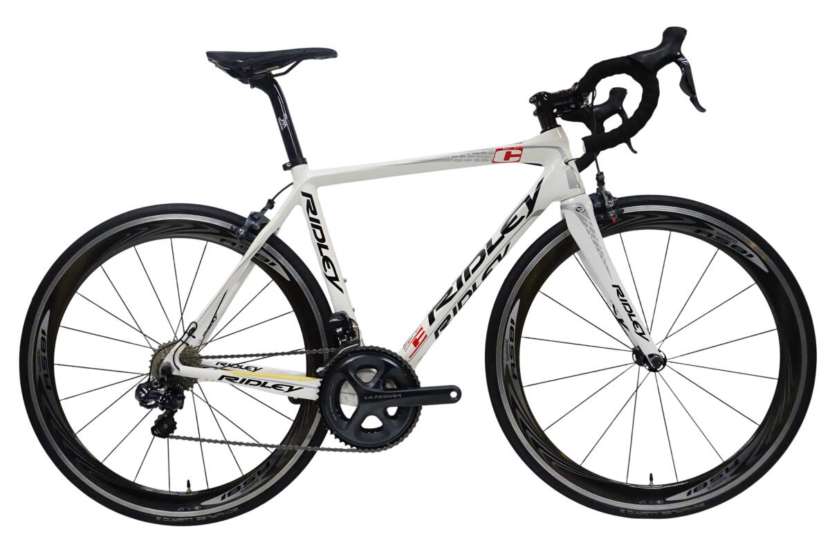 ■商品情報メーカーサイズ:Sシートチューブ(C-T): 510mmトップチューブ(C-C):545mm(ホリゾンタル換算)適応身長:170-175cm(目安)重量:約8.6kgフレーム材質:カーボンフロントフォーク:カーボンレバー:SHIM...