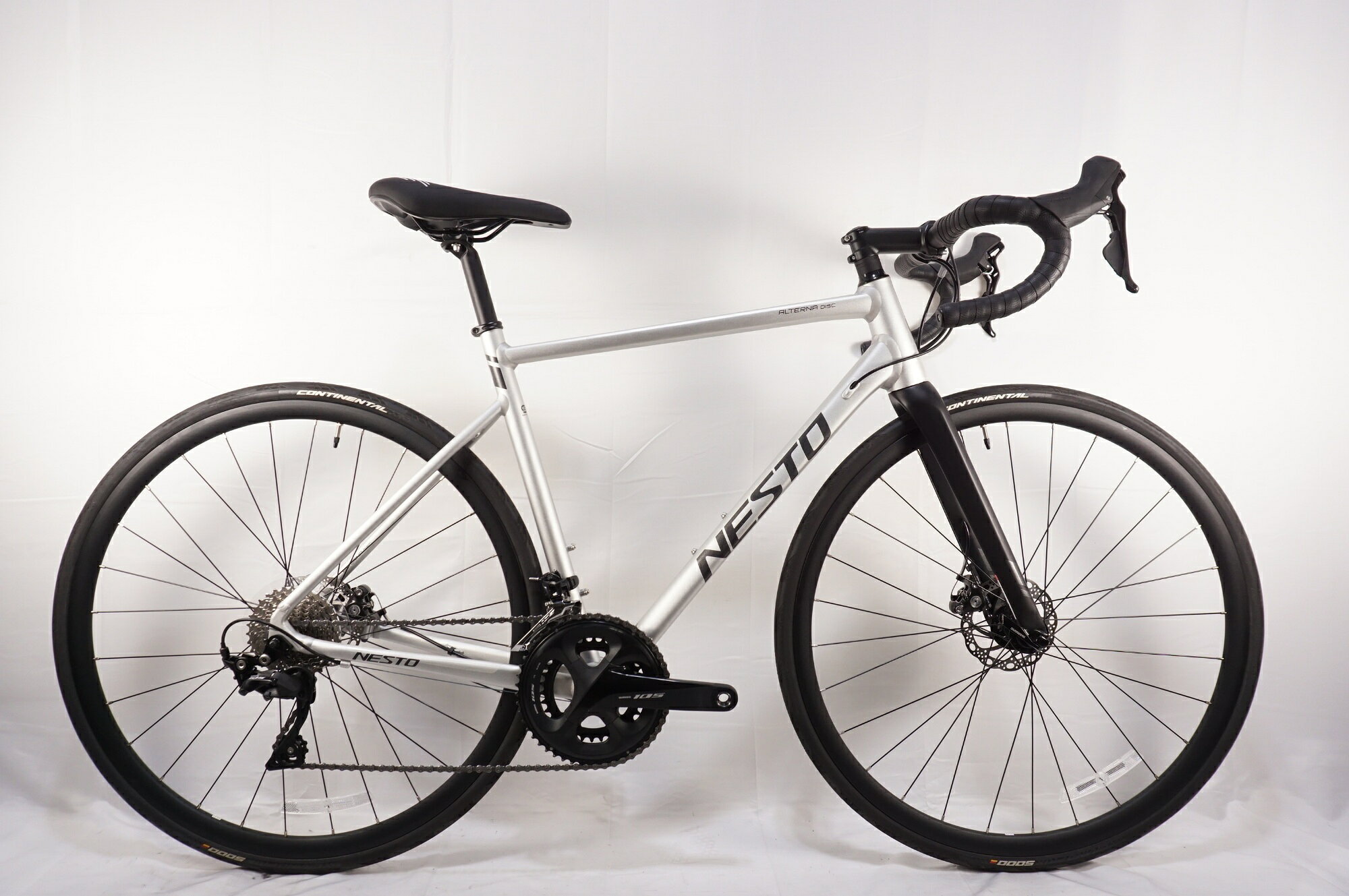 ■商品情報 メーカーサイズ:510 シートチューブ(C-T): 510mm トップチューブ(C-C):545mm(ホリゾンタル換算) 適応身長:170-185cm(目安) 重量:約9.25kg フレーム材質:アルミ フロントフォーク:カーボ...