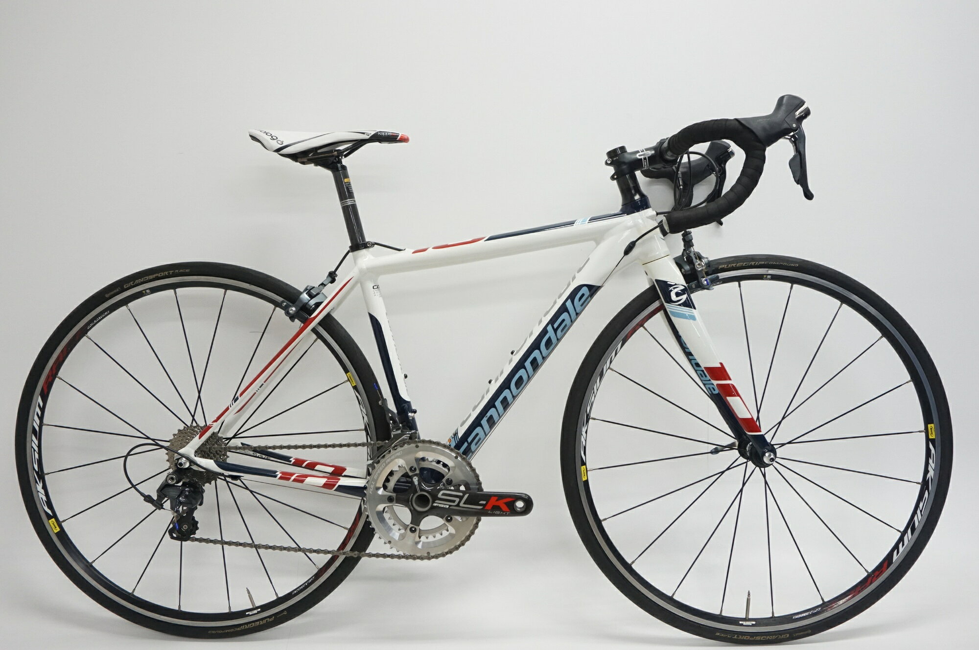 ■商品情報 サイズ：44 トップチューブ(C-C)：約494mm（公称値） シートチューブ(C-T)：約434mm（公称値） 適応身長：150-160cm(目安) 重量：約7.7kg フレーム：アルミ フォーク：カーボン レバー：SHIMA...