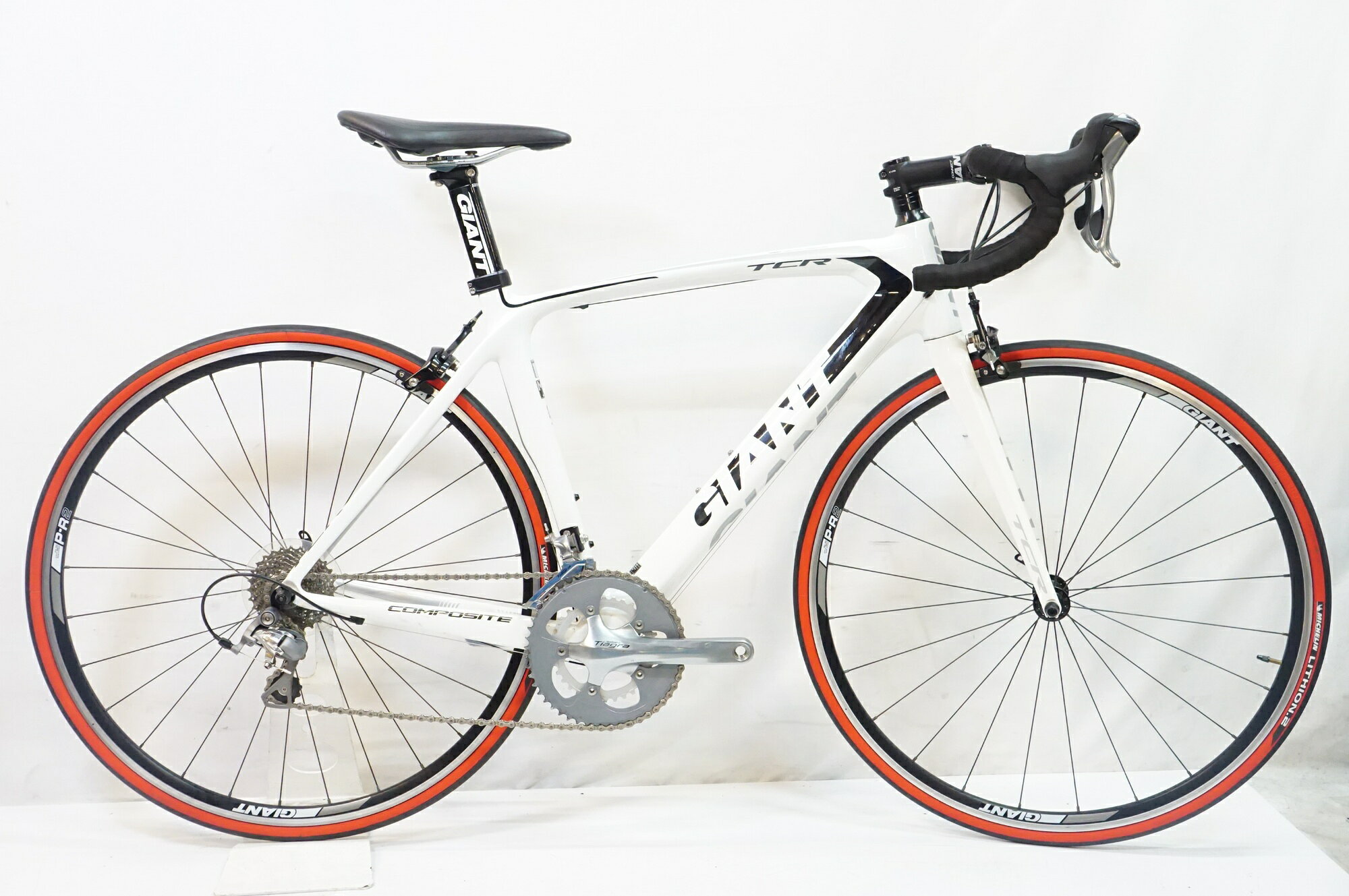 ■商品情報 サイズ: M(500) シートチューブ(C-T): 500mm トップチューブ(C-C): 555mm(水平換算) 適応身長: 約170-185cm(目安) 重量: 約8.4kg フレーム/フォーク: カーボン 変速: SHIM...