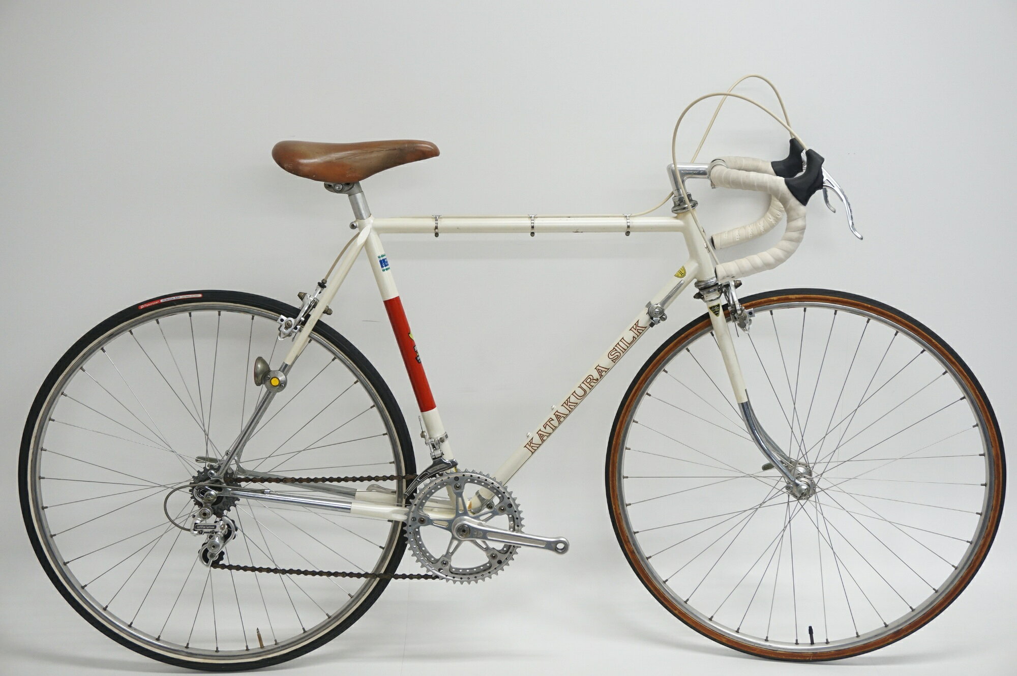 ■商品情報 サイズ：不明 トップチューブ(C-C)：約540mm（ホリゾンタル換算） シートチューブ(C-T)：約550mm（実測値） 適応身長：170-180cm(目安) 重量：約9.3kg フレーム：クロモリ フォーク：クロモリ レバー...