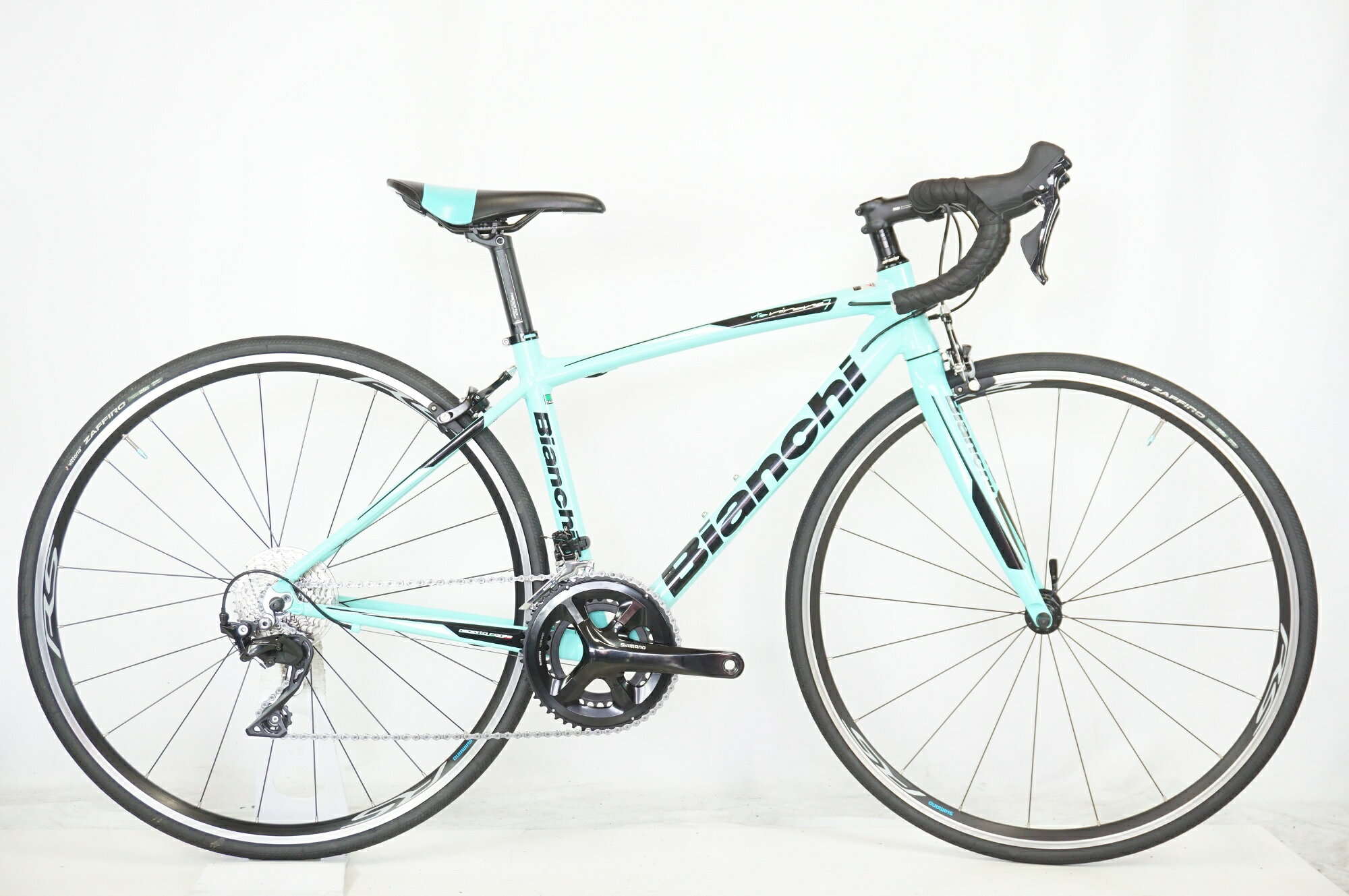 ■商品情報 メーカーサイズ:44 シートチューブ(C-T):420mm トップチューブ(C-C):510mm(ホリゾンタル換算) 適応身長:155-165cm(目安) 重量:約9.4kg フレーム材質:アルミ フロントフォーク:カーボン レ...