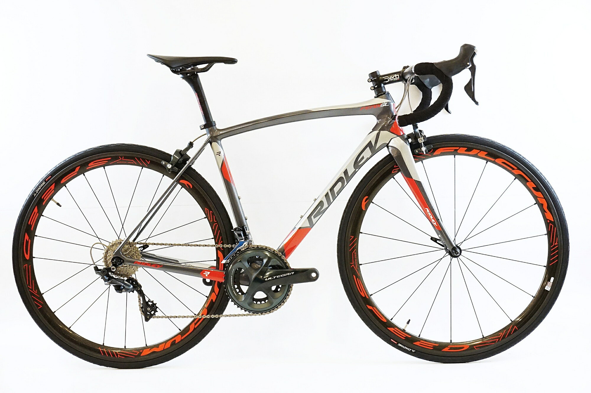 ■商品情報 メーカーサイズ:XS シートチューブ(C-T): 480mm トップチューブ(C-C):525mm(ホリゾンタル換算) 適応身長:160-170cm(目安) 重量:約7.1kg フレーム材質:カーボン フロントフォーク:カーボン...