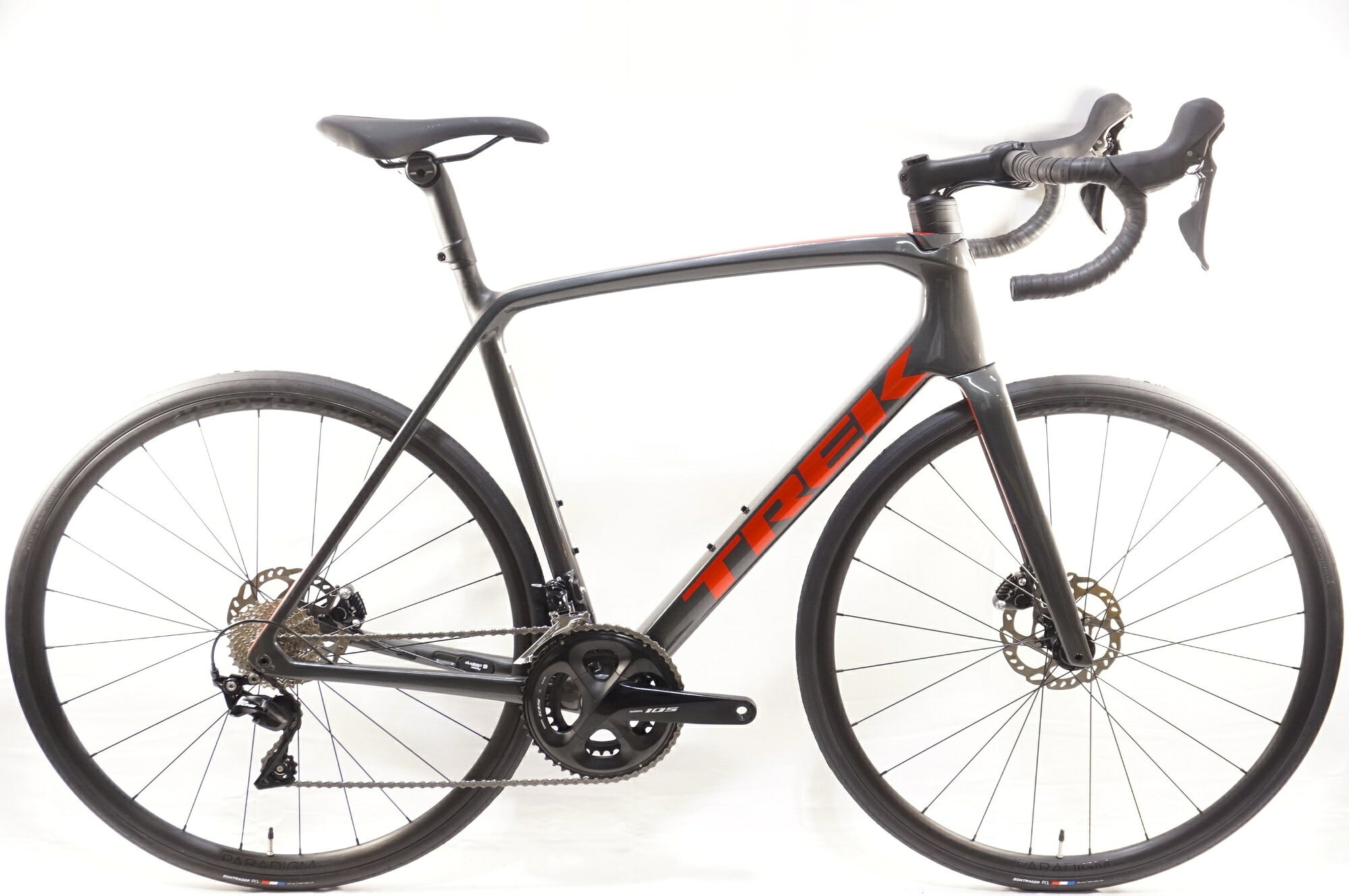 ■商品情報メーカーサイズ:58シートチューブ(C-T): 553mmトップチューブ(C-C):574mm(ホリゾンタル換算)適応身長:182-188cm(目安)重量:約9.52kgフレーム材質:カーボンフロントフォーク:カーボンレバー:SH...