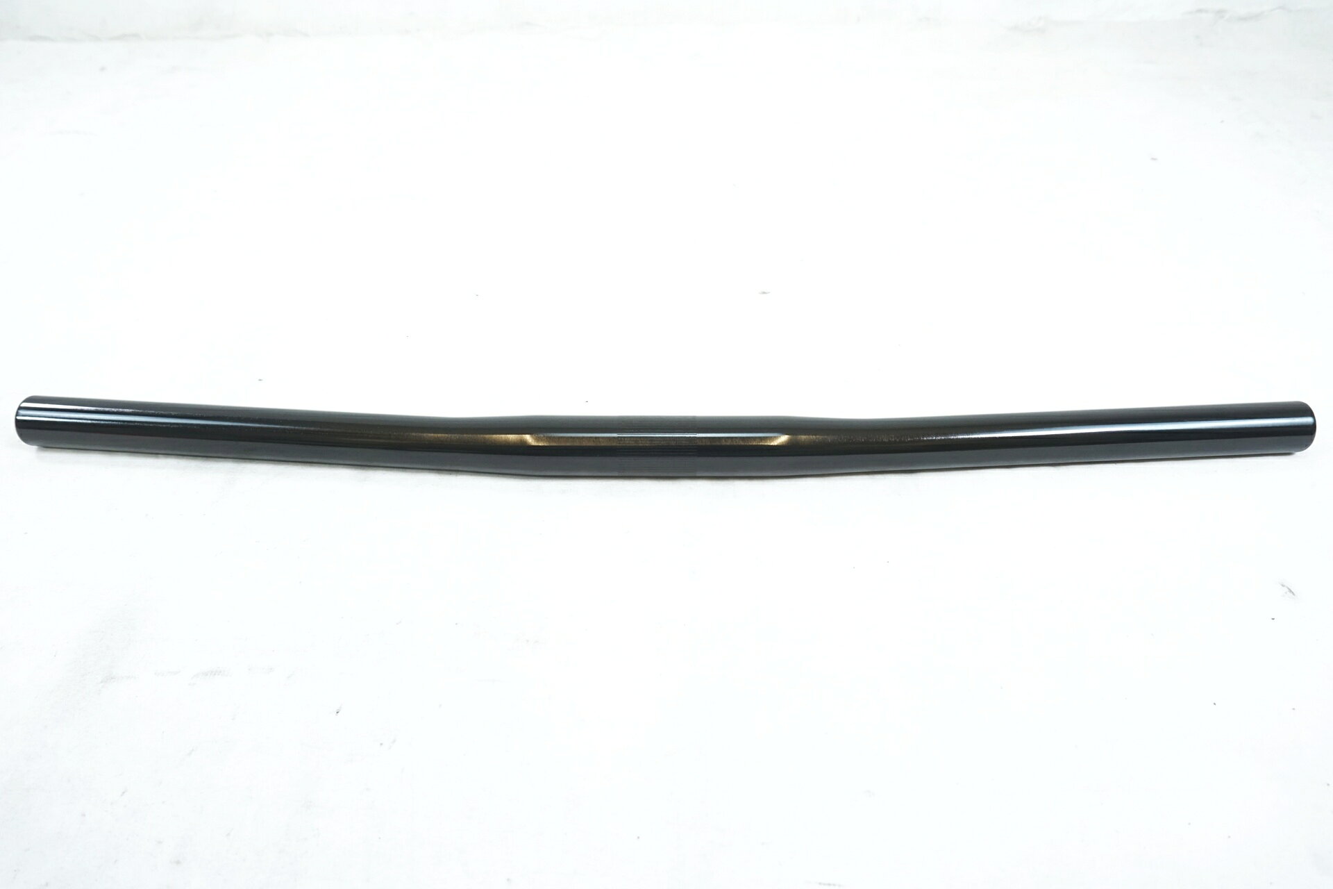 ■商品情報・KALLOY AL-001・フラットバーハンドル・クランプ径：Φ25.4mm・ハンドル幅：540mm・素材：アルミ■状態・未使用品でございます。・保管に伴う汚れがございます。■付属品・なし※画像に掲載している物で全てでございます...