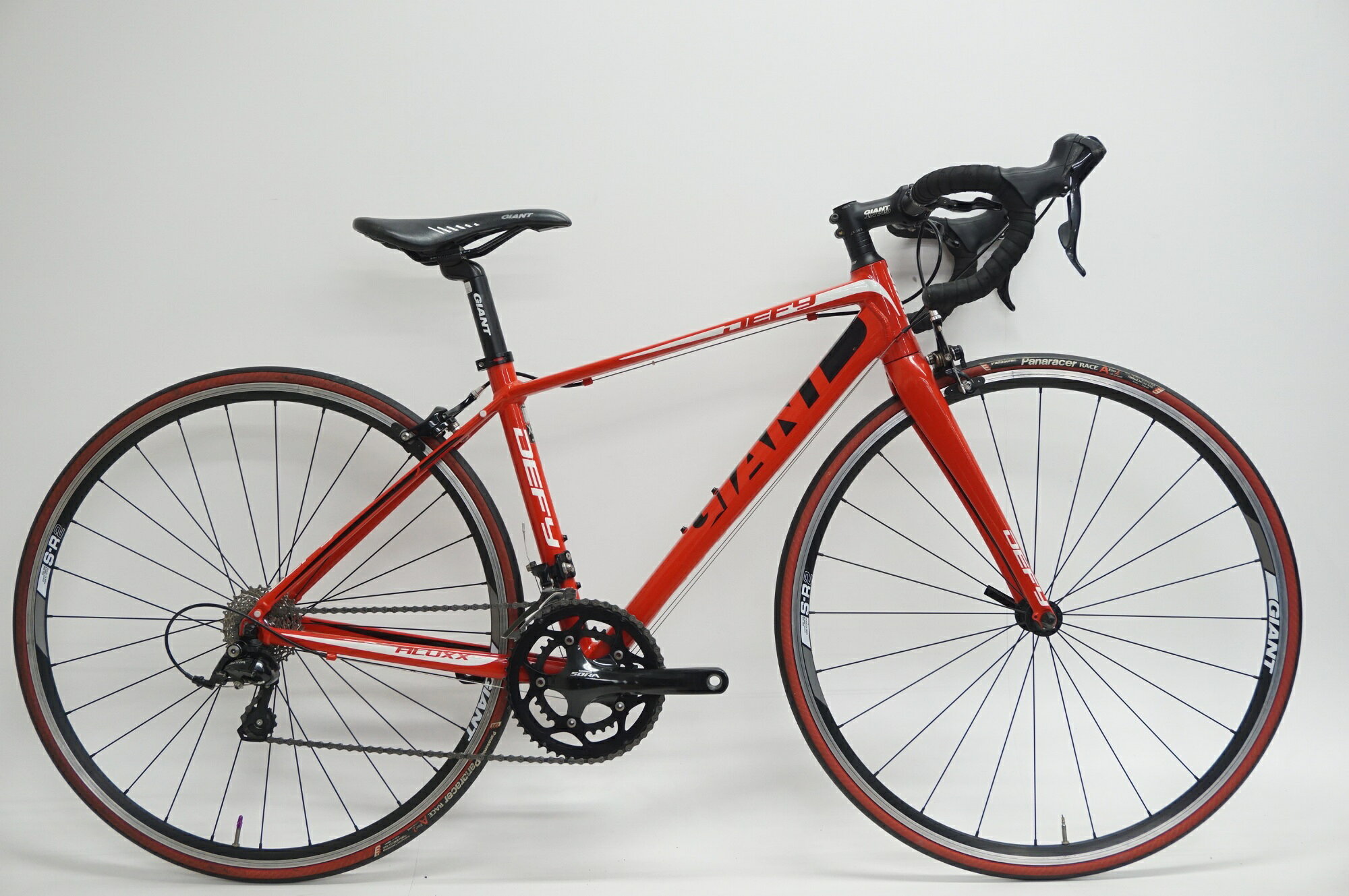 ■商品情報 メーカーサイズ:XS シートチューブ(C-T): 440mm トップチューブ(C-C):510mm(ホリゾンタル換算) 適応身長:155-170cm(目安) 重量:約8.5kg フレーム材質:アルミ フロントフォーク:アルミ+カ...