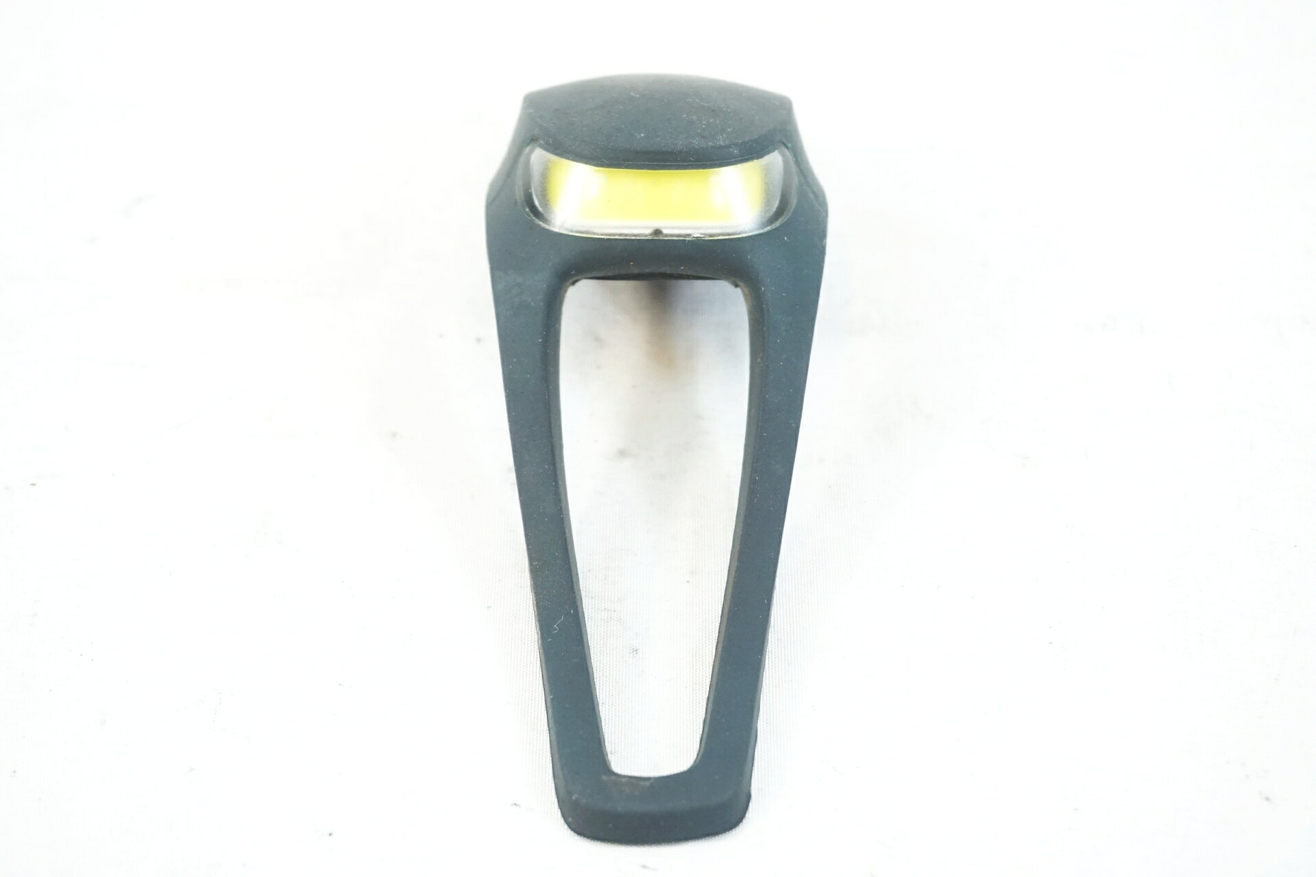 ■商品情報・KNOG・フロントライト・バンド式・カラー：ブラック・充電式：TYPE-C■状態・使用に伴う傷や汚れがございます。・動作確認済みですので問題なくご使用いただけます。■付属品※画像に掲載している物で全てでございます。※掲載画像以外...