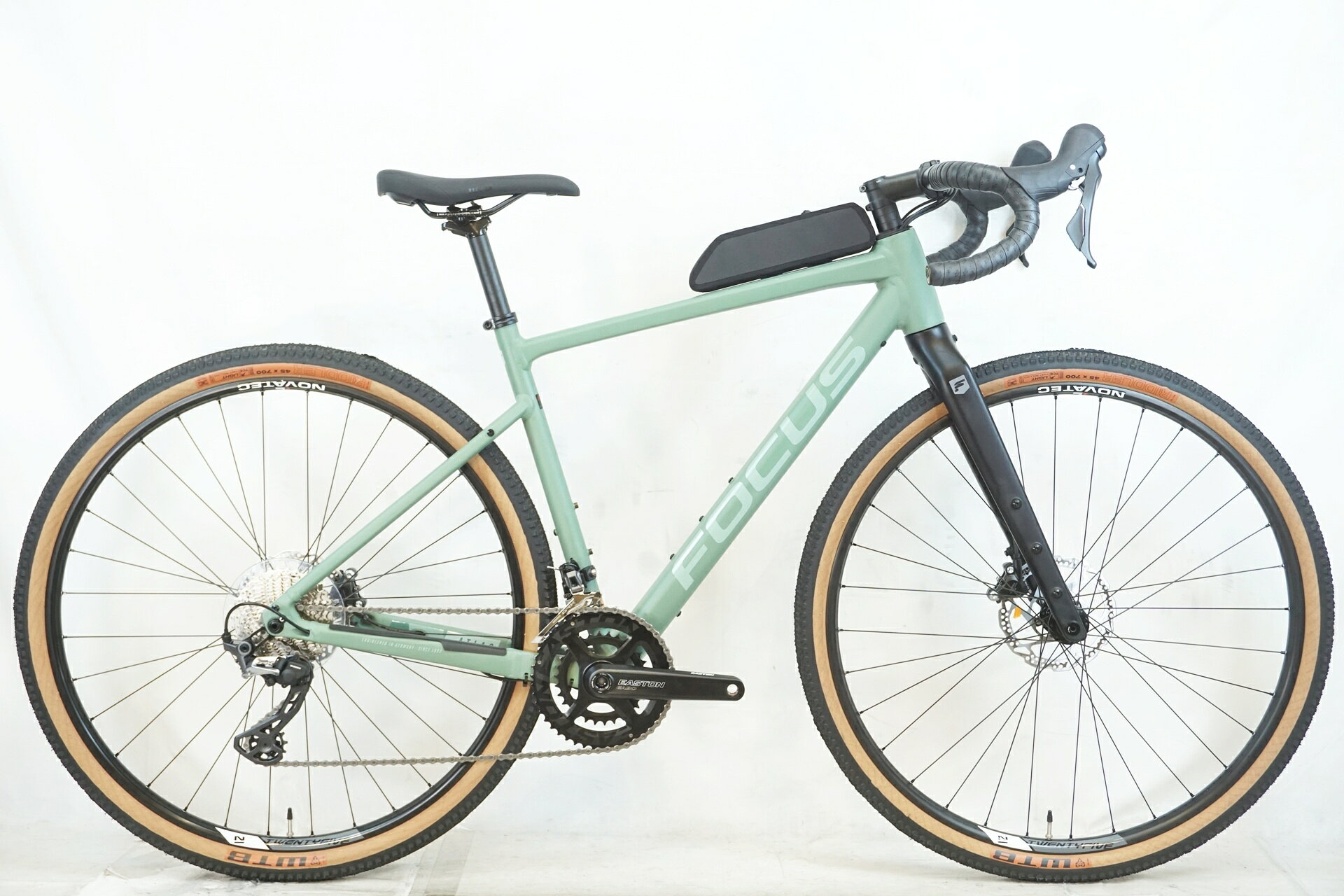 ■商品情報 メーカーサイズ:51 シートチューブ(C-T): 510mm トップチューブ(C-C):540mm(ホリゾンタル換算) 適応身長:170-180cm(目安) 重量:約10.84kg フレーム材質:アルミ フロントフォーク:カーボ...