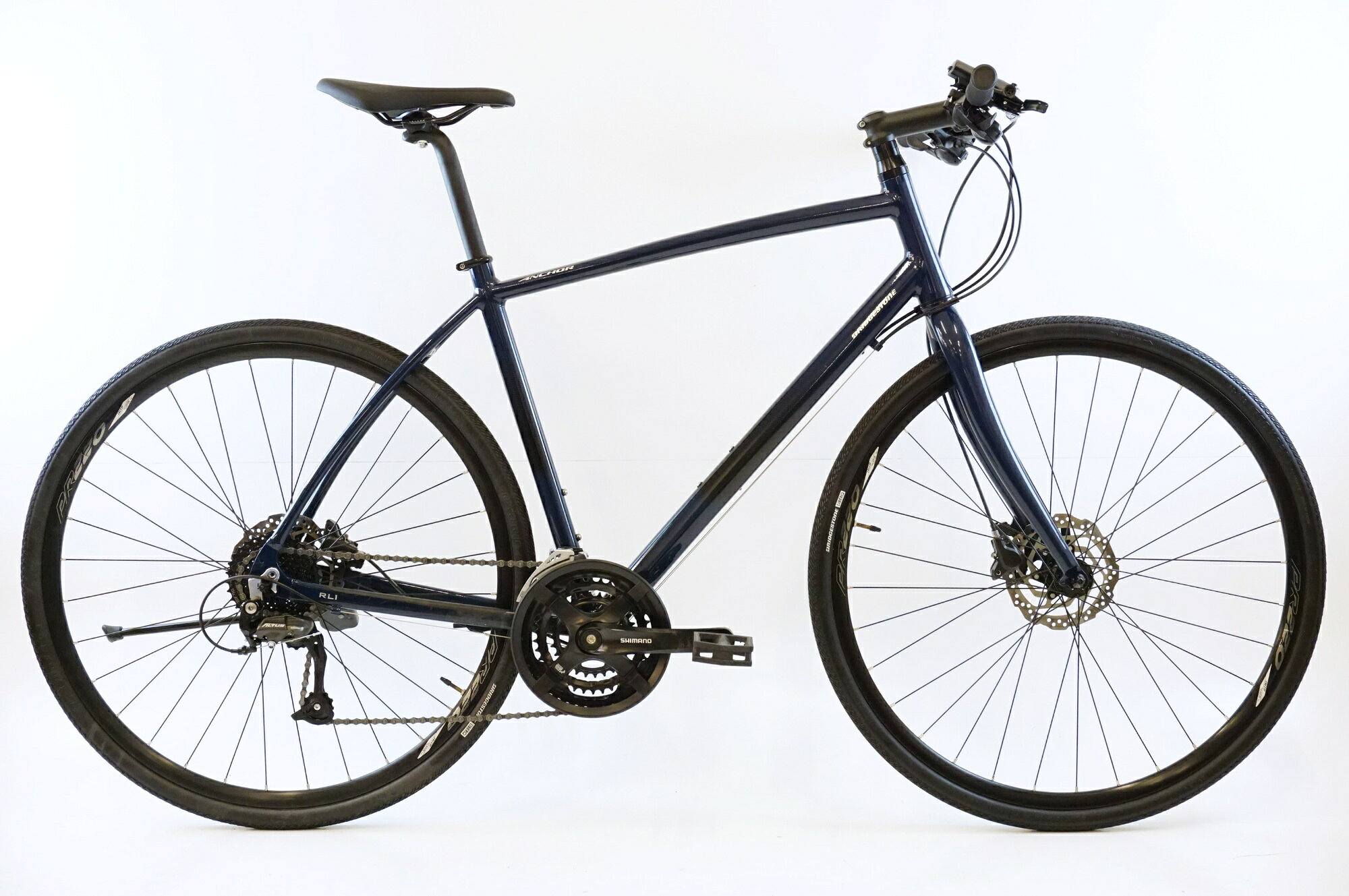 ■商品情報 メーカーサイズ:520 シートチューブ(C-T): 520mm トップチューブ(C-C):585mm(ホリゾンタル換算) 適応身長:170-185cm(目安) 重量:約12kg フレーム材質:アルミ フロントフォーク:アルミ レ...