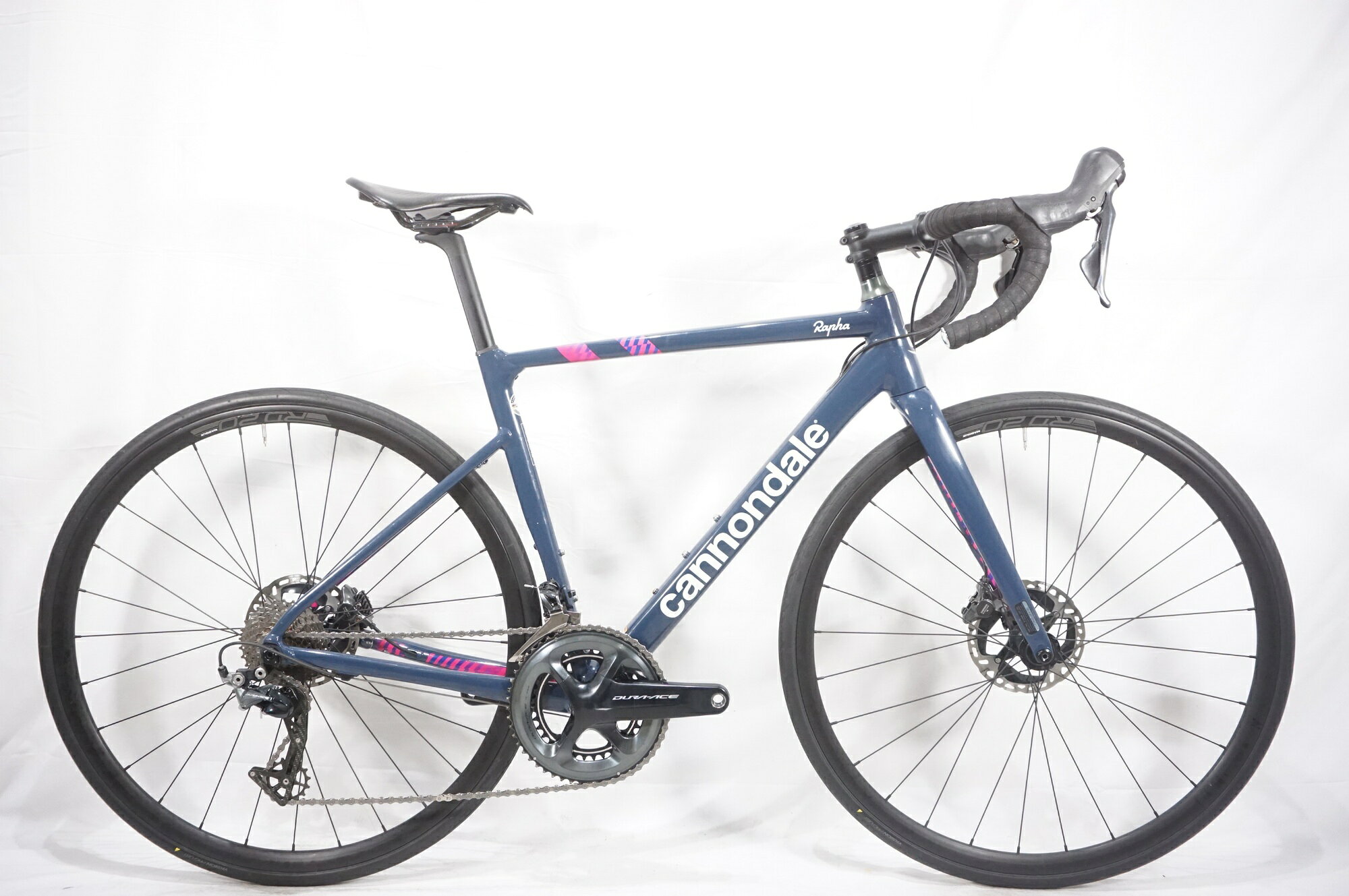 ■商品情報 メーカーサイズ:51 シートチューブ(C-T):481mm トップチューブ(C-C):530mm(ホリゾンタル換算) 適応身長:165-175cm(目安) 重量:約8.1kg フレーム材質:アルミ フロントフォーク:カーボン メ...