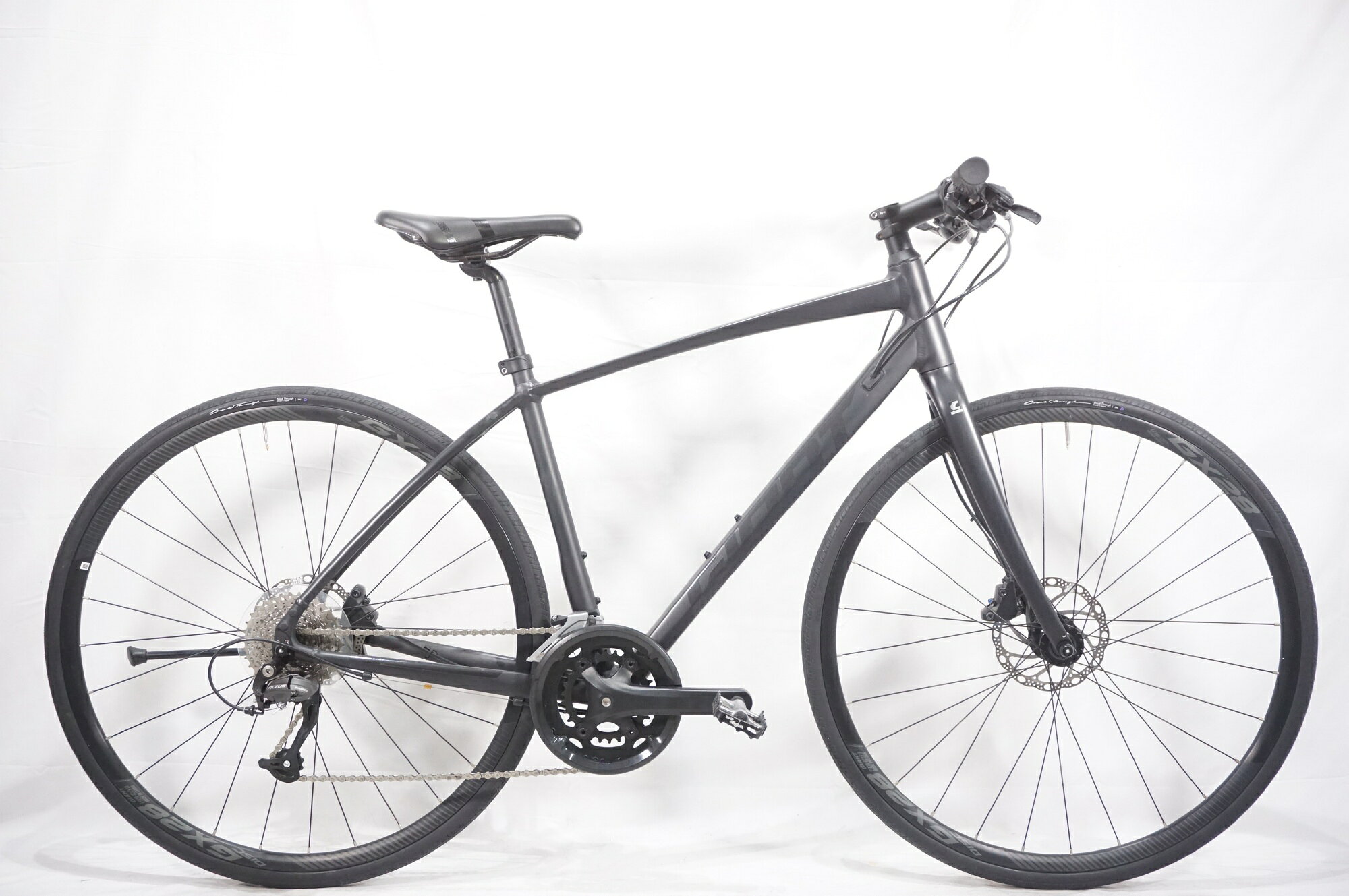 ■商品情報 メーカーサイズ:S シートチューブ(C-T):465mm トップチューブ(C-C):555mm(ホリゾンタル換算) 適応身長:160-175cm(目安) 重量:約10.5kg フレーム材質:アルミ フロントフォーク:カーボン レ...