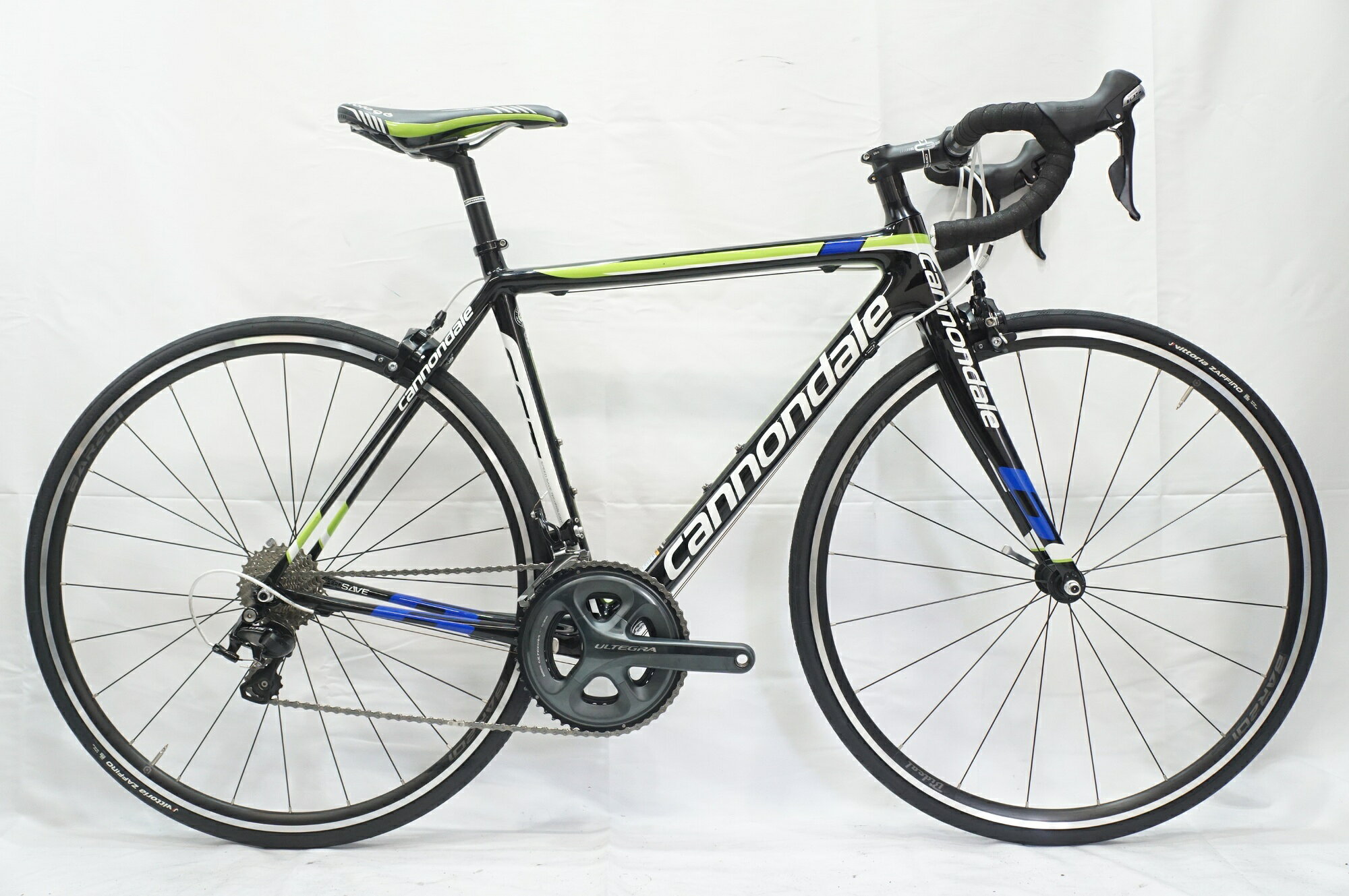 ■商品情報メーカーサイズ:50シートチューブ(C-T): 480mmトップチューブ(C-C):520mm(ホリゾンタル換算)適応身長:165-175cm(目安)重量:約8.2kgフレーム材質:カーボンフロントフォーク:カーボンレバー:SHI...