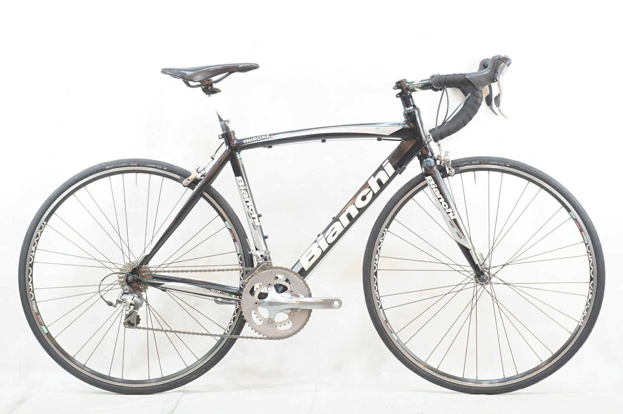 ■商品情報 メーカーサイズ:53 シートチューブ(C-T):500mm トップチューブ(C-C):535mm(ホリゾンタル換算) 適応身長:165-175cm(目安) 重量:約9.6kg フレーム材質:アルミ フロントフォーク:カーボン メ...