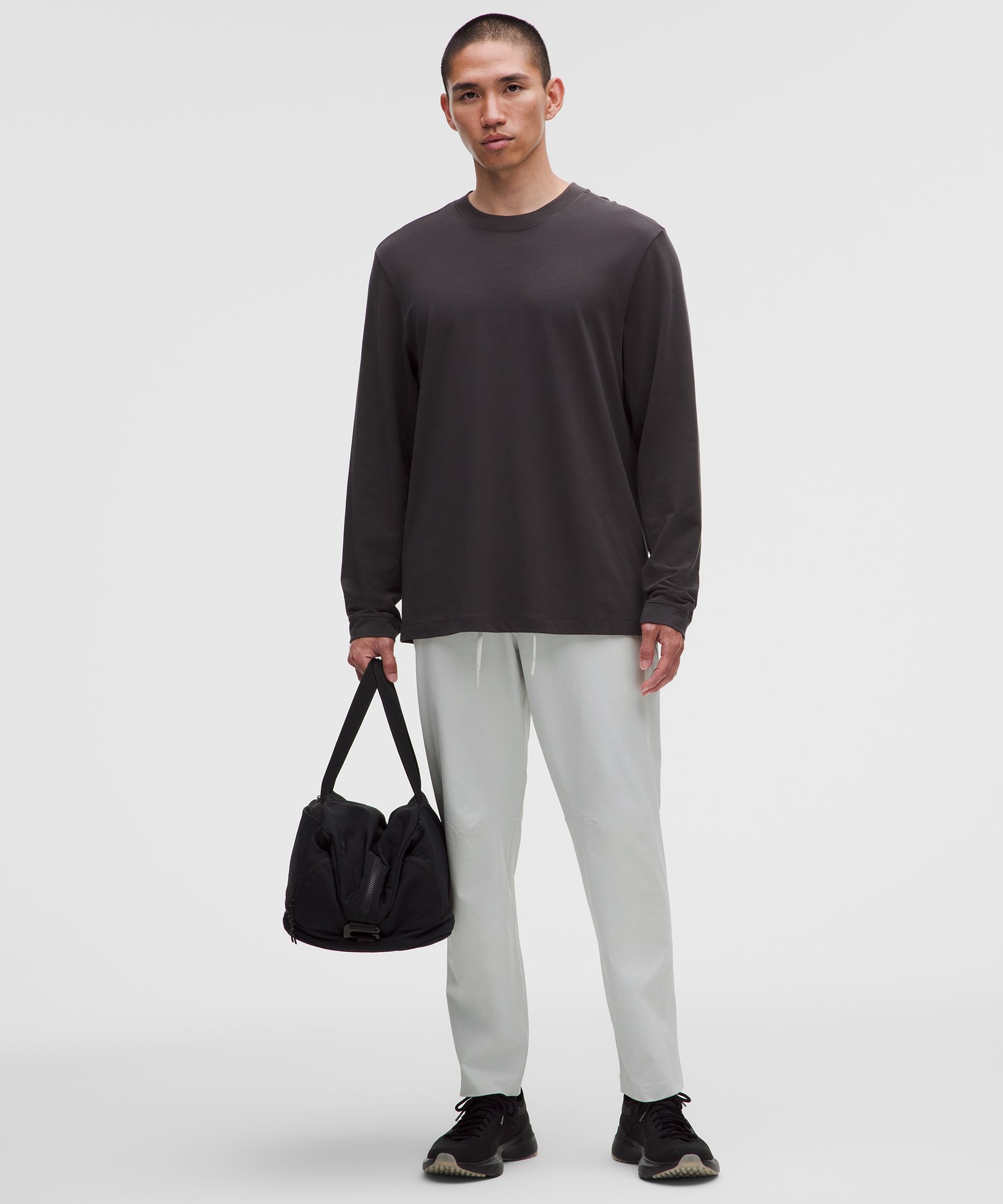 Zeroed In スリムフィットパンツ *丈短め Why we made this ワークアウトにもちょっとした外出にも。あらゆる動作に対応する万能パンツ。 Features and details すっきりとフラットなデザインのハンドポ...