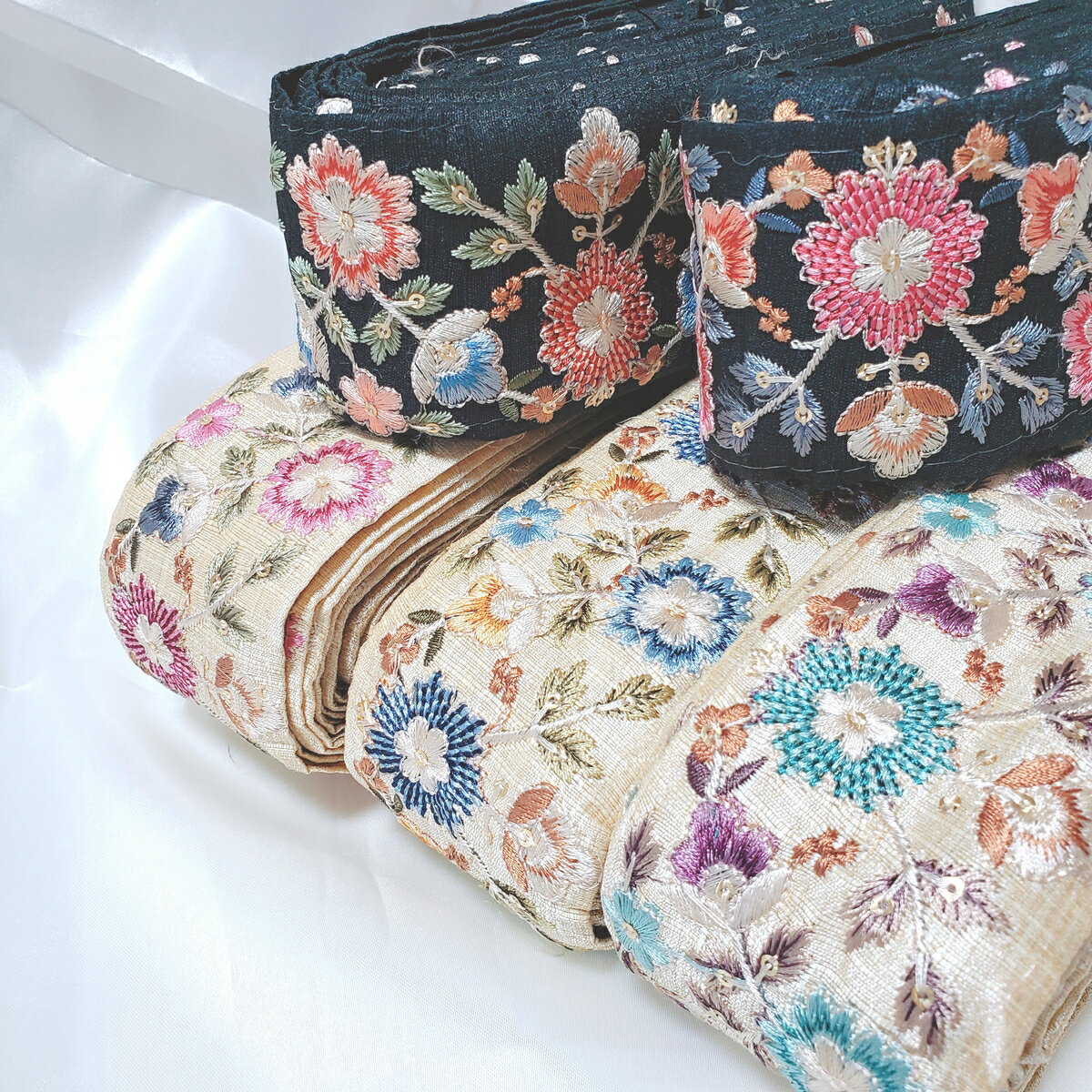 商品情報個数50cm計り売り(複数ご注文で50cm×数量分の長さでお届けします)商品につきまして海外製品ですので、バリ、ストーンのずれ、多少の金属の変色などがある商品もございます。また、素材に関しましては、仕入先の情報をお伝えさせていただい...