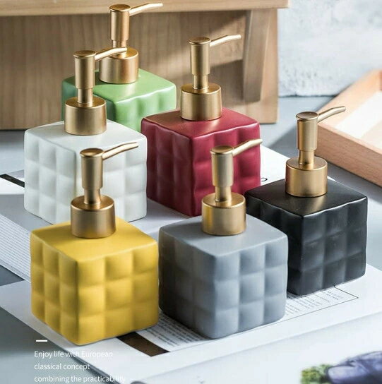 商品名: 再利用可能で詰め替え可能、環境に優しく、環境に優しく、お金を節約できます。 ご家族やご友人へのプレゼントにも最適です カウンタートップSOAPディスペンサーはセラミックグリースからなり、固体構造を有し、ボトル本体は滑らかでテクスチ...