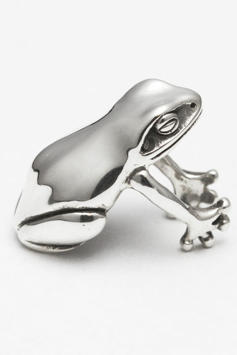TaBoo925オリジナルデザイン。 おなじみの休息蛙がイヤカフになりました！ ブランド TaBoo925 商品名 休息蛙イヤカフ 縦幅 約24.5mm 横幅 約13.5mm 厚み 約7.5mm 重量(片側) 約6g 素材 silver92...