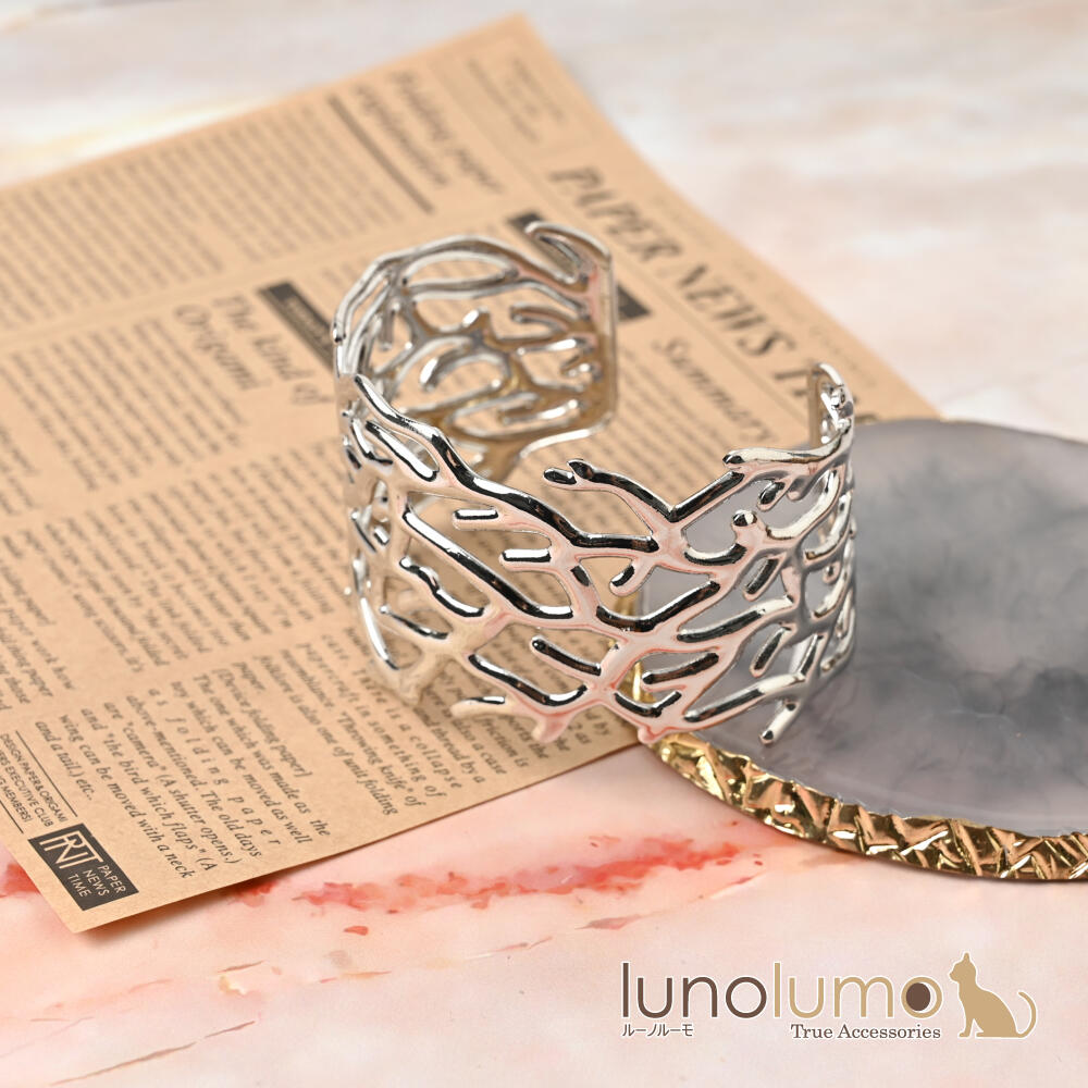 【サイズ・容量】腕まわりのサイズ：フリーサイズ【素材・成分】合金(brass)【金属アレルギーについて】 コーティング(メッキ)部分などの金属部分は、体質や健康状態によって、アレルギーが起きる場合がございます。 アレルギーが起きた場合には、...