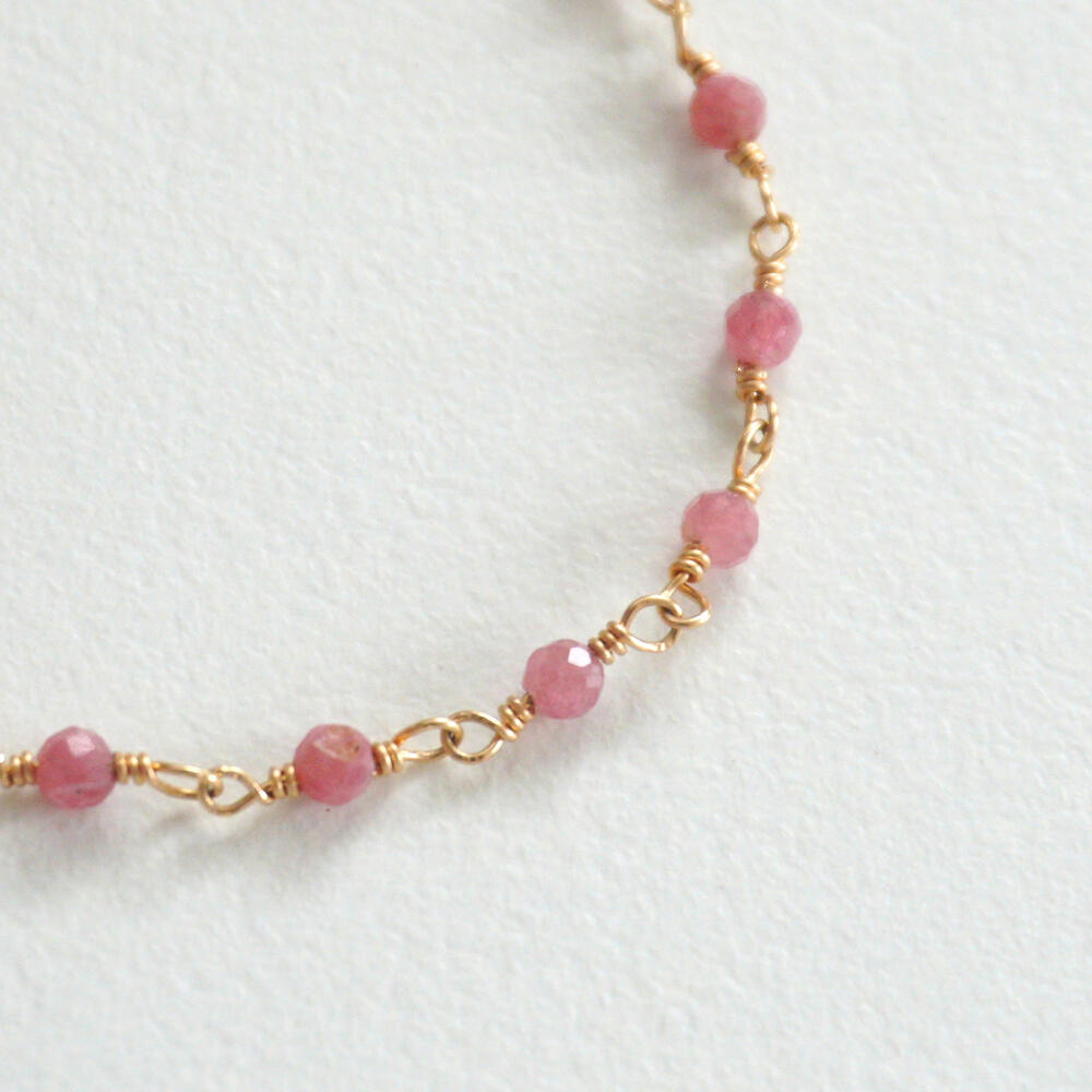 7amulet 14KGF ピンクトルマリン ステーションチェーン ブレスレット カッティングが美しい天然石のアピンクトルマリンを一粒一粒丁寧に繋いだブレスレットです。シンプルなデザインなのでデイリーにお楽しみいただけます。他のブレスレット...