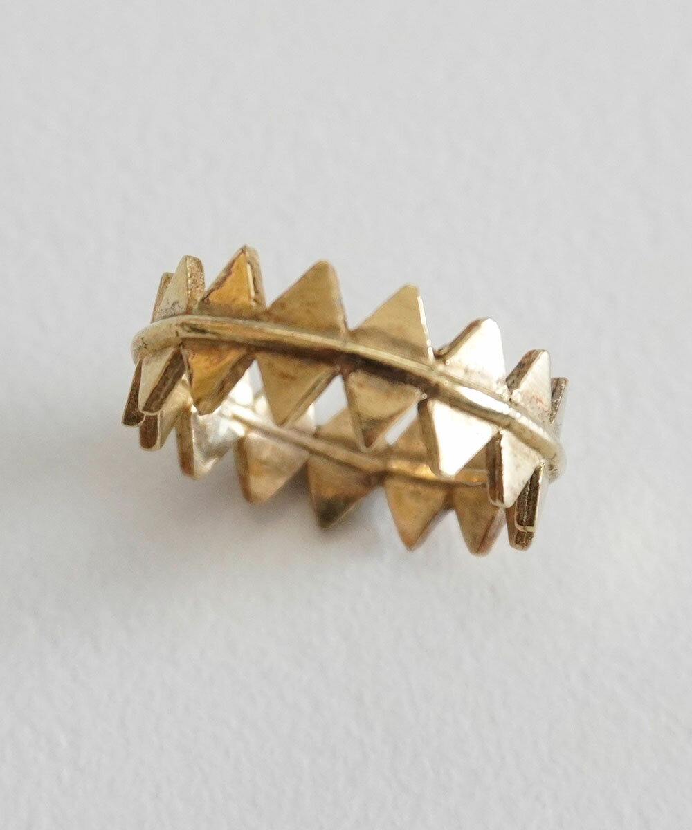 商品説明 ギザギザモチーフが可愛いリングです。 シンプルなデザインで 重ね着けにもおすすめです。 コーディネートのアクセントとして お楽しみいただけます。 素材 イエローゴールドプレート （地金 SV925） サイズ 9号 / 11号 ブラ...