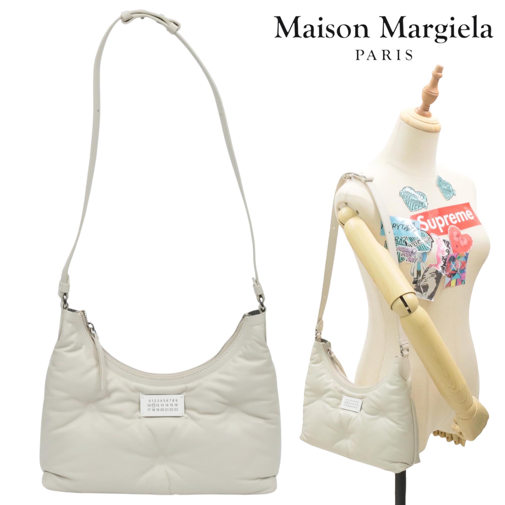 商品情報ブランドMaison MargielaサイズサイズW（cm）26サイズH（cm）21.5サイズD（cm）7ショルダー高さ（cm）42.5持ち手高さ（cm）5.5素材ラムレザー商品ランクA商品状態わずかなスレはございますが、使用感はな...