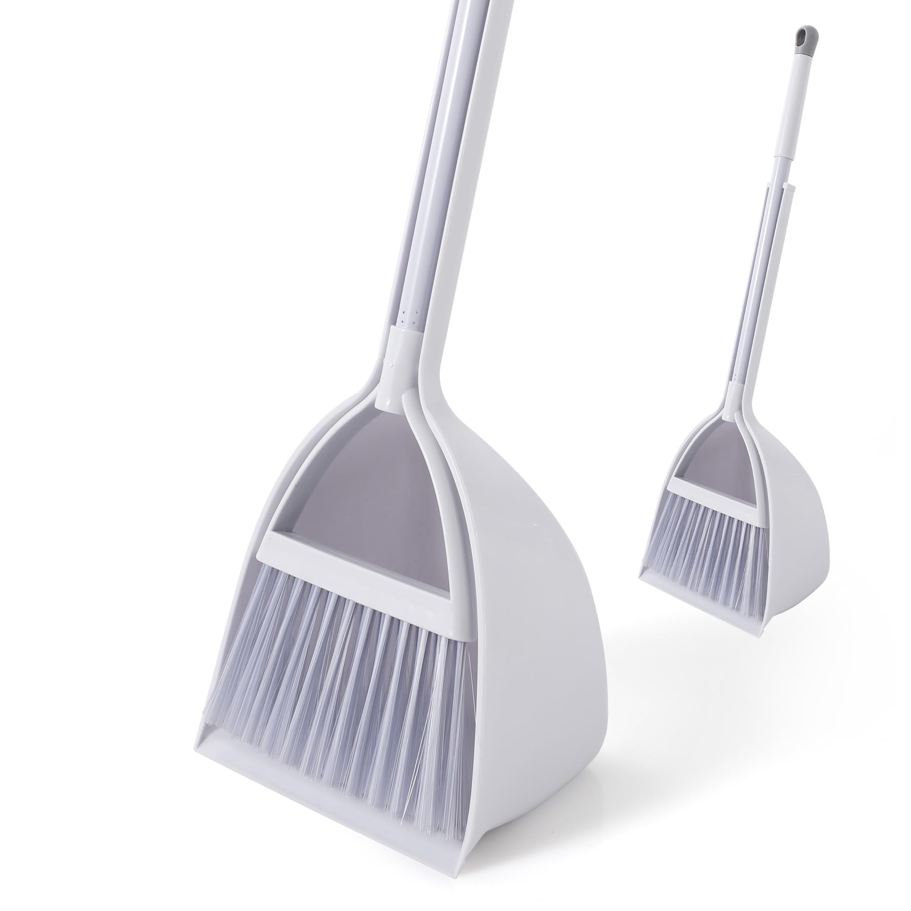 色:グレー商品の推奨用途:ほこり掃除, 床掃除, 玄関掃除毛の素材:ポリエチレンテレフタレート (PET)ハンドル材質:プラスチック, 鉄毛のタイプ:先割れなしほうき特徴:立て式, 耐傷性, 耐錆性, 防風性推奨使用場所:床、窓、天井、壁、...