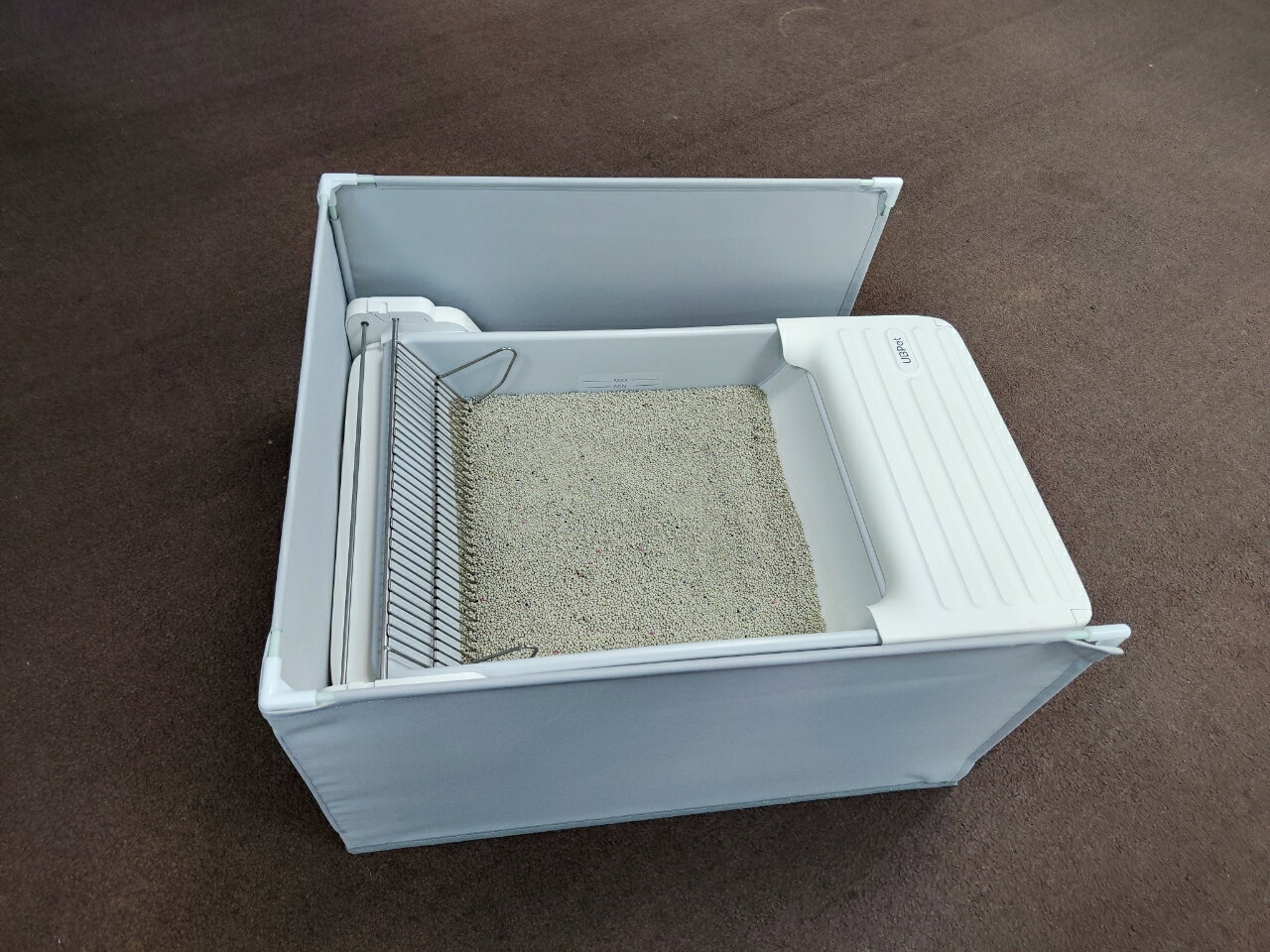 UBPET C30専用 囲いガード（猫砂飛び散り対策） UBPET C30（オープン式自動猫トイレ）専用の囲いガードです。 猫ちゃんの出入り時に起こりやすい猫砂の飛び散りや、足裏についた猫砂の持ち出しを軽減し、お部屋をより清潔に保ちます。 ...