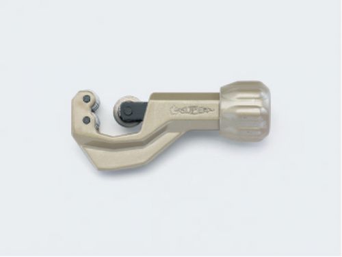 ○詳細は、必ずイチネンTASCO 2017年カタログをご覧ください。掲載内容は手入力を行っています為、誤りのある場合があります。 ローラと刃部にベアリング装備のため、ソフトな力で切断。 ステンレス、鋼管、アルミ管も切断できます。 標準装着刃...