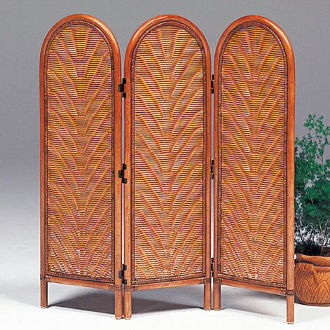 フレームは丈夫な2重構造 木の葉編みの模様がおしゃれ サイズ:幅40(×3連)×高さ120cm 材料:籐 色:ブラウン 注意:モニターの発色により色が異なって見える場合がございます ※天然素材を使用している為、大きさ、色味に若干の個体差がご...