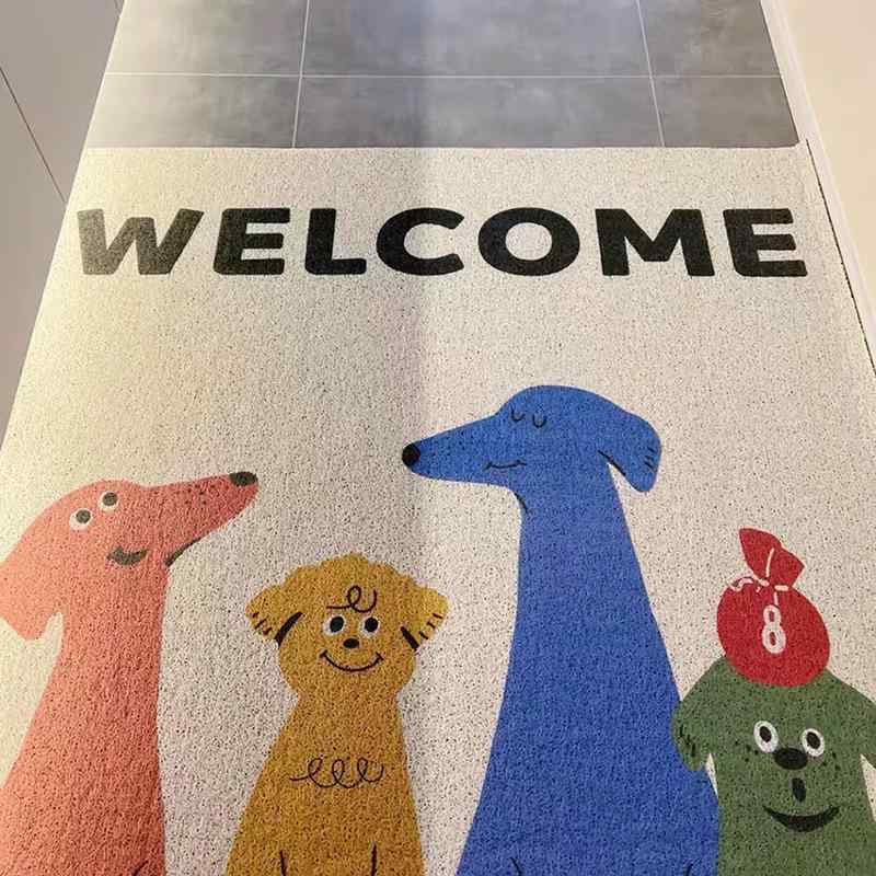 玄関マット PVCマット 泥落としマッ バス用品 バスマット 豊富 A:犬康康-横【?通入??】 B:犬康康-縦【?通入??】 C:歓迎-縦版【?通入??】 D:ソーセージ犬-縦【?通入?? E:見つめて-横【?通入??】 F:見つめて-縦...