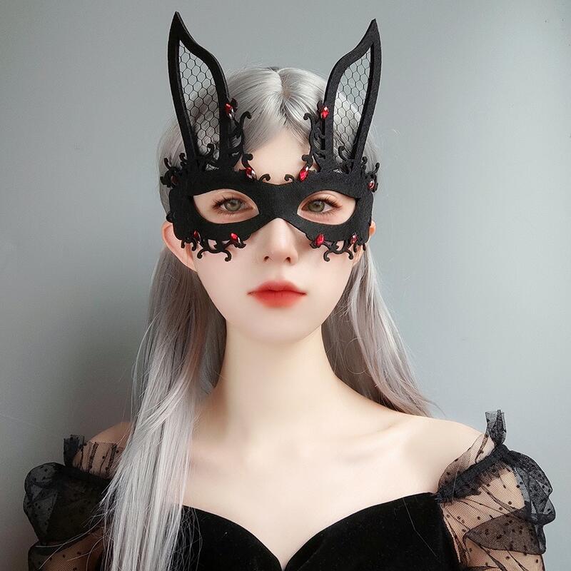 ■■コスプレファッション■■ おもしろ仮面！ ★マジシャンやミステリアスな仮装にピッタリ！兎さ耳 フェルト仮面です♪ ★仮面舞踏会、イベント、パーティー、ハロウィン、クリスマスなどで盛り上がること間違いなし♪ 商品内容 フェルト仮面 色 ブ...
