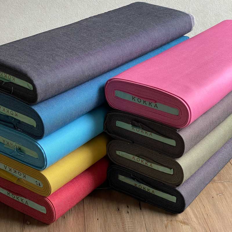 TCツイル生地 デニム風 デニム風に仕上げられたツイル地は普通地〜中肉の厚みで透け感の少ない、しなやかな質感の生地です。綾織りと呼ばれる、斜めに見える織り目が特徴です。（綾織りの代表生地…デニムなど）平織りの生地に比べると、オシャレ感のある...