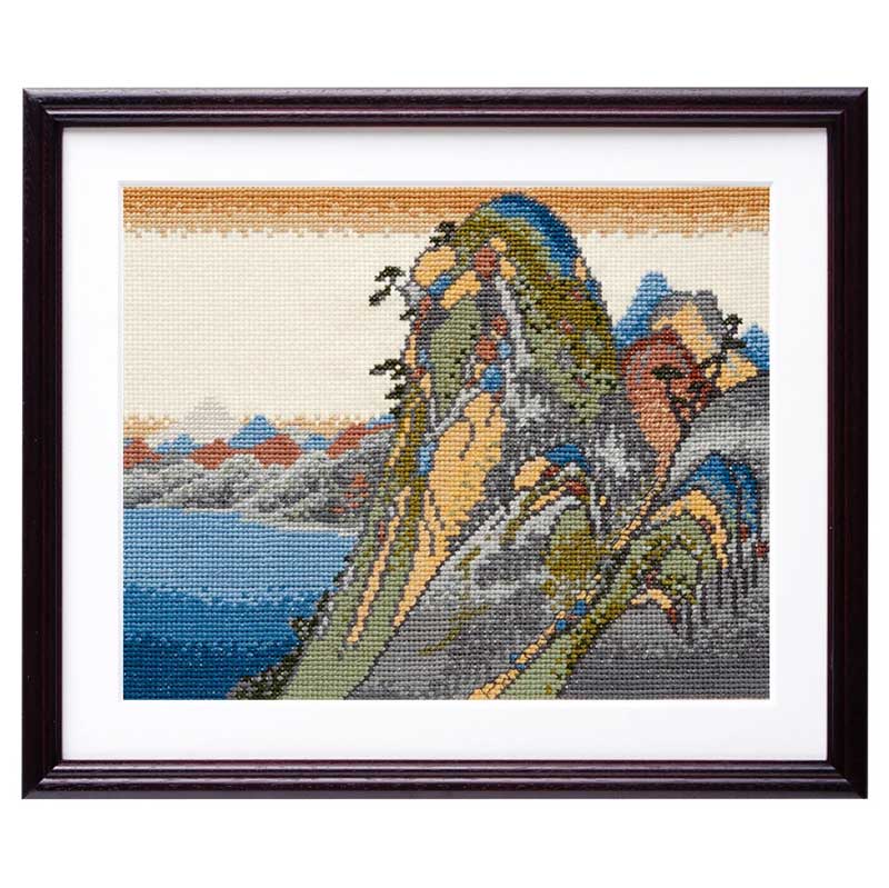 時代を超え、今もなお愛され続ける日本の名画を、ぜひクロス・ステッチでお楽しみください。 出来上がり寸法：額外径：約縦41cmx横48.2cm、額内径：約縦36.6cmx横43.8cm、マット紙内径：約縦29cmx横36.5cm キット内容：...