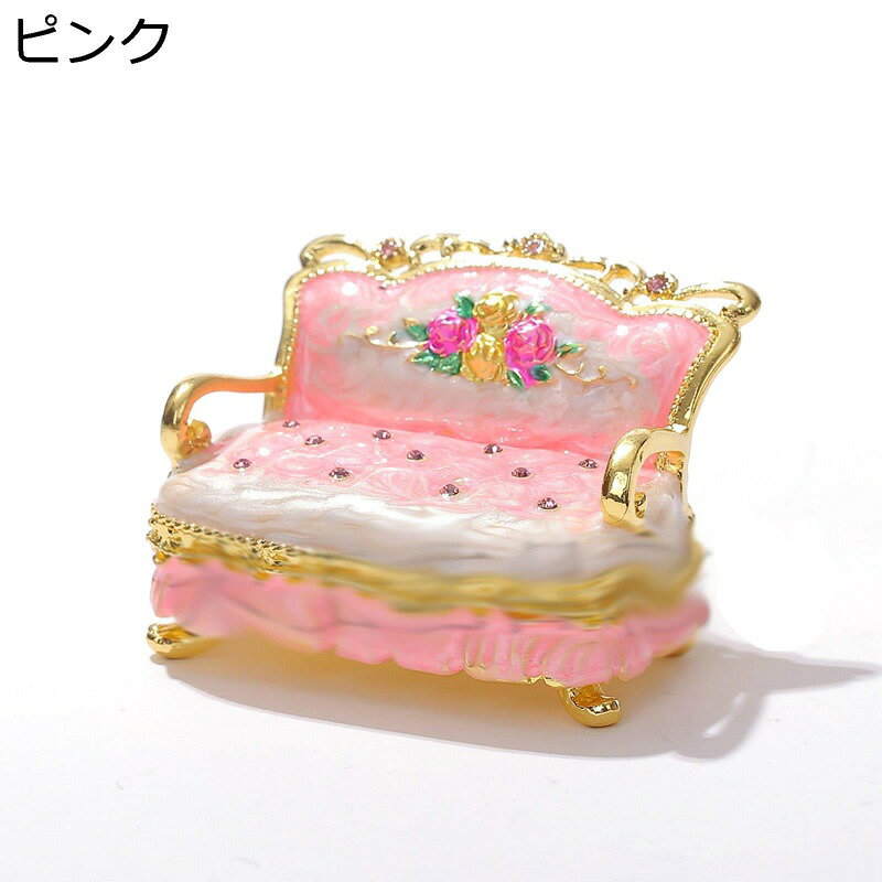 　　　 ◆◇◆人気の秘密◆◇◆ ◎小さなピアスやネックレス、指輪などのアクセサリーや小物を、可愛く収納できるジュエリーボックスです。 ◎大切なジュエリーをしっかり守り、見やすく、そして美しく収納してくれる高級-感溢れる ジュエリー ケース ...