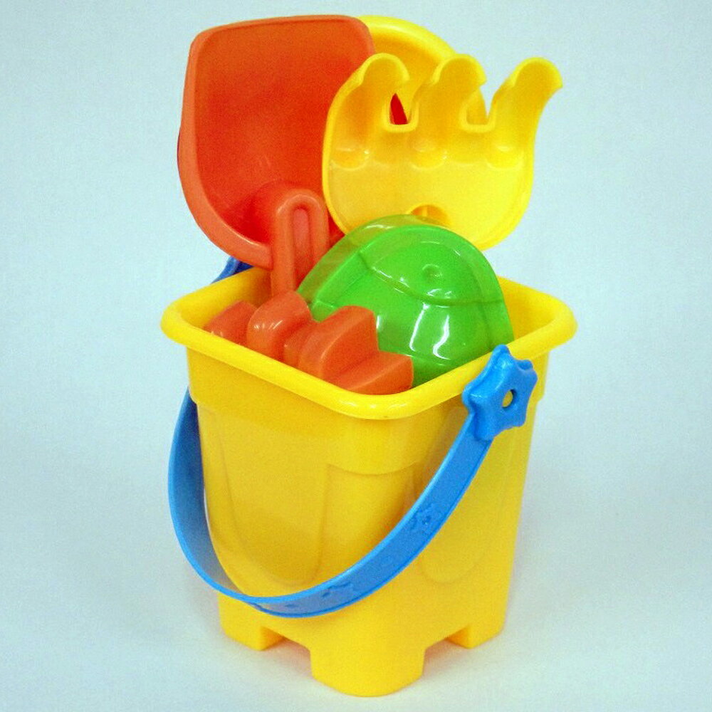 かわいい小さな手にもぴったりの砂場遊びセット。 （色の組み合わせは写真と異なる場合があります。予めご了承ください） セット内容 バケツ×1、クマデ×1、フルイ×1、シャベル×1、 ヒシャク×1、砂型×2 ※色はアソートです。 商品サイズ （...