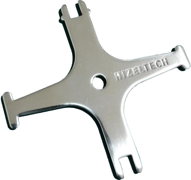 ハイゼルテック 盤用マルチキー プレミアム ステンレス 80mm x 80mm x 2.5mm 配電盤 分電盤 簡易包装✅サビないステンレス製配電盤の鍵穴を開けるためのマルチキー✅機能：1台4役、1つで4タイプの鍵穴に対応 (1)タキゲン ...