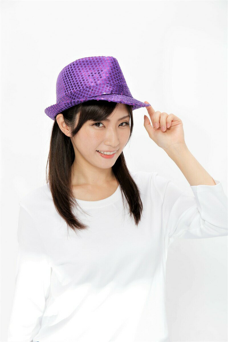 商品情報サイズ/寸法●サイズ：約縦13×横23×奥28cm、頭囲約60cm●素材：ポリエステル ●パッケージサイズ：約縦13×横23×奥28cm●重量：約65g商品説明●商品説明：色鮮やかなスパンコールハット。ダンス、余興、イベント、演劇、...