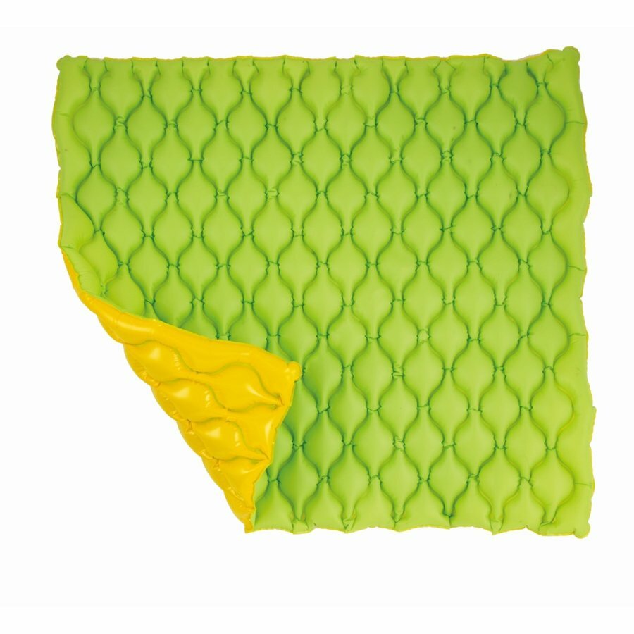 商品情報商品説明●商品説明：空気を入れて、プールの下に敷くことで石、硬い地面和らげることができるマットです。安全にふかふかで水遊びができます！裏面は黄色でリバーシブルタイプになっています。 サイズ/寸法●サイズ：約130×約100cm素材/...