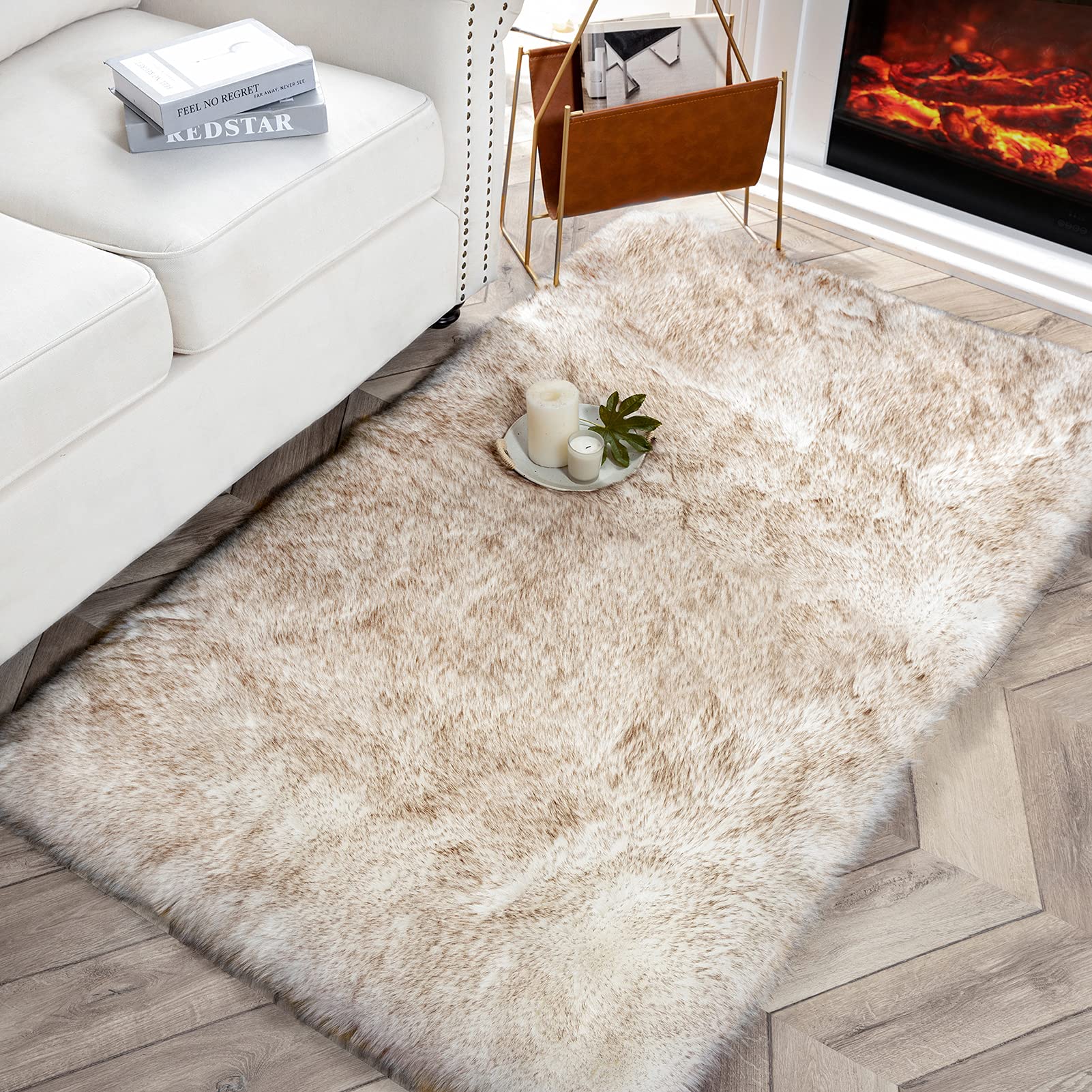 ・【オールシーズン使用可】長毛足の5センチ程の厚手の絨毯でやわらかい踏み心地、冬は暖く、夏は吸湿性があり、冷房使用サラサラので、 1年中心地よさを実感できます！ふかふか、しっとりとなめらかで、ずっと触れていたくなる心地よさ！・【滑り止め-ス...