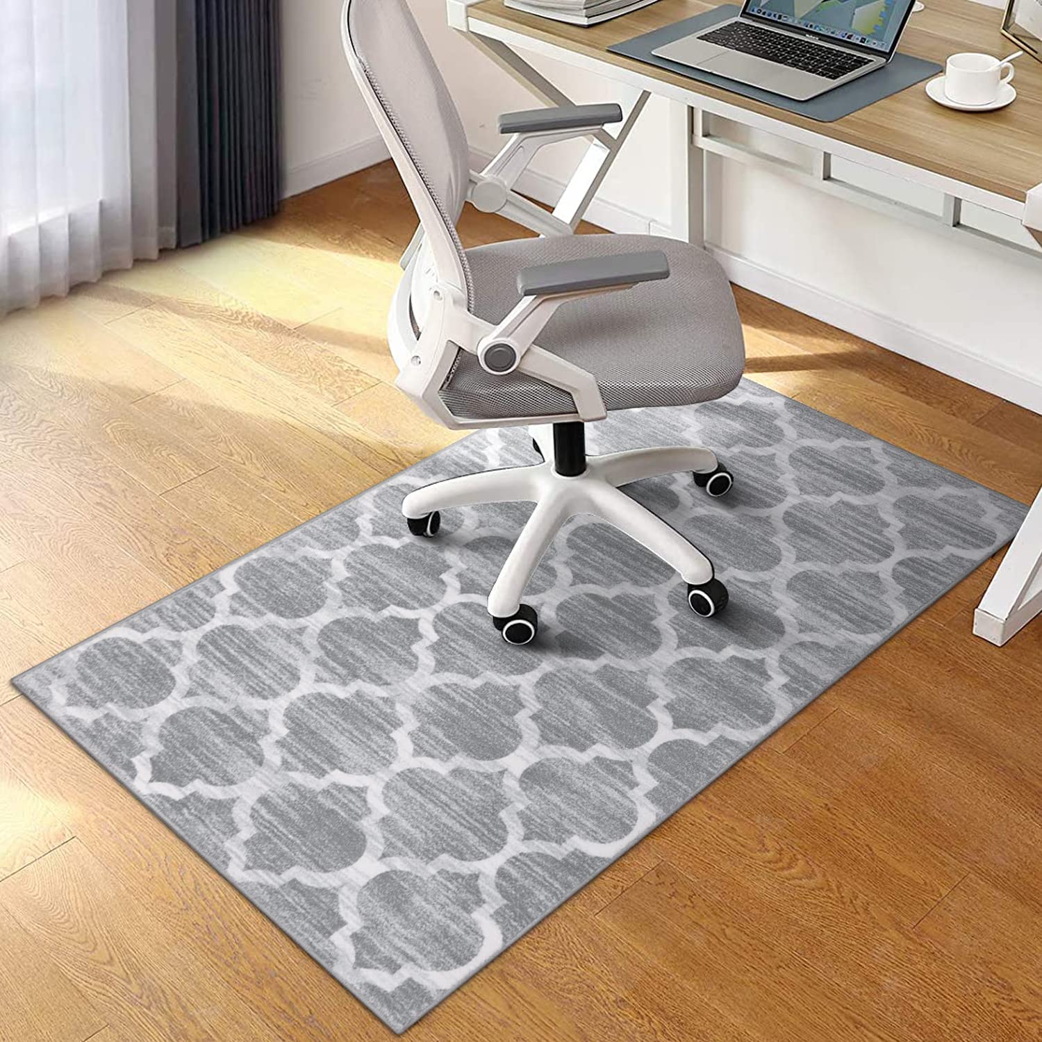 ・【商品仕様】サイズ：70x120cm、厚さ：約6・10mm、表面素材：100％ポリエステル。裏面素材：不織布（すべり止め加工）。オーバーロック加工の端、遊び毛が出たり、形を崩れたりしにくい。梱包：折り畳み。※裏面に滑り止め加工を施している...