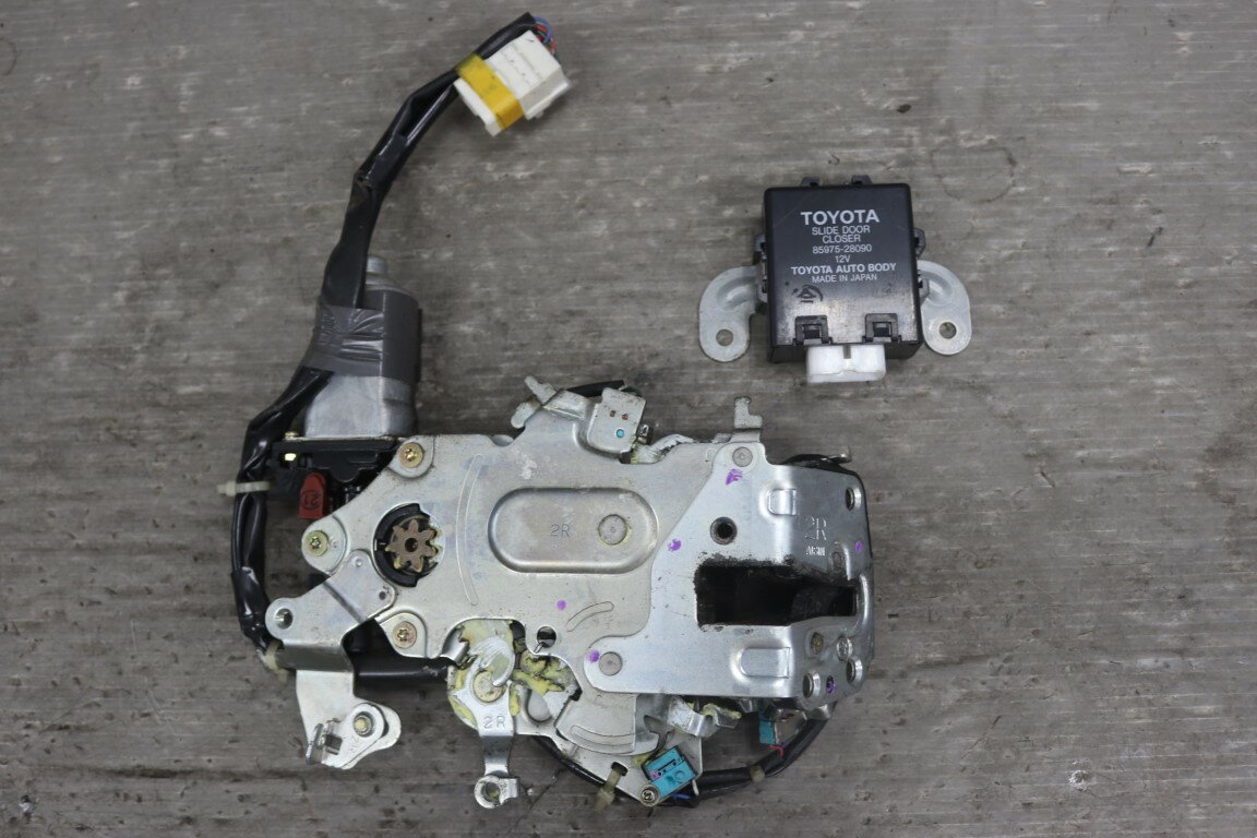 車両情報 車両　トヨタ 車種　トヨタ ノア X 前期 型式　AZR60 AZR60G-ARSEH(V) 車台番号　2002/10 AZR60-0129841 メーカー 型番 85975-28090 商品状態 こちらの商品は【中古】で、八街営...