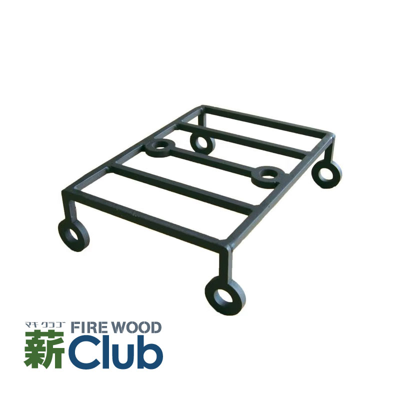 薪ストーブ・暖炉内に設置して、ダッチオーブン料理を楽しむことができます。お使いのストーブ、暖炉の内寸にご注意ください。 ■ サイズ /W285×D235×H80mm このページの商品は数量に関わらず下記送料となります。 ※ 異なる送料計算方...